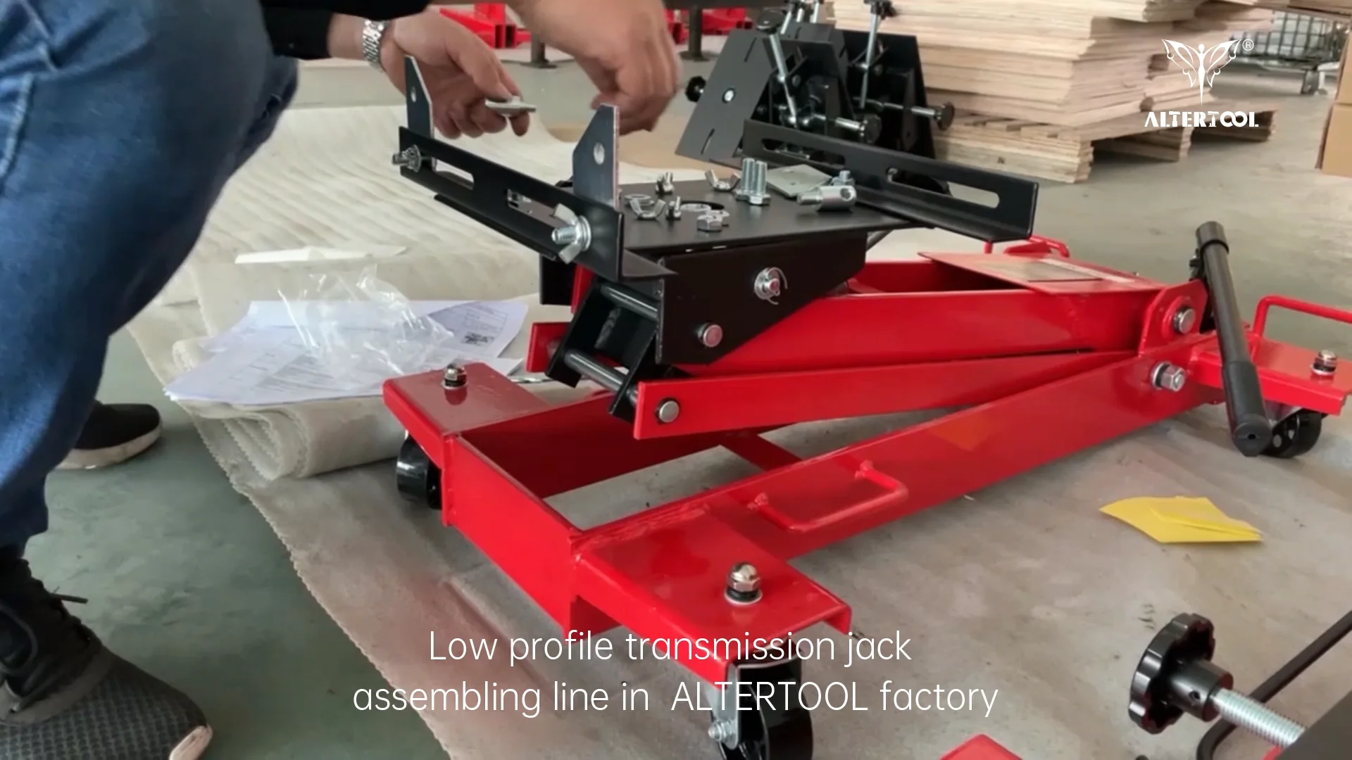 Heavy Duty Low Profile 2t Hydraulic Transmission Jack Adjustable Load ...