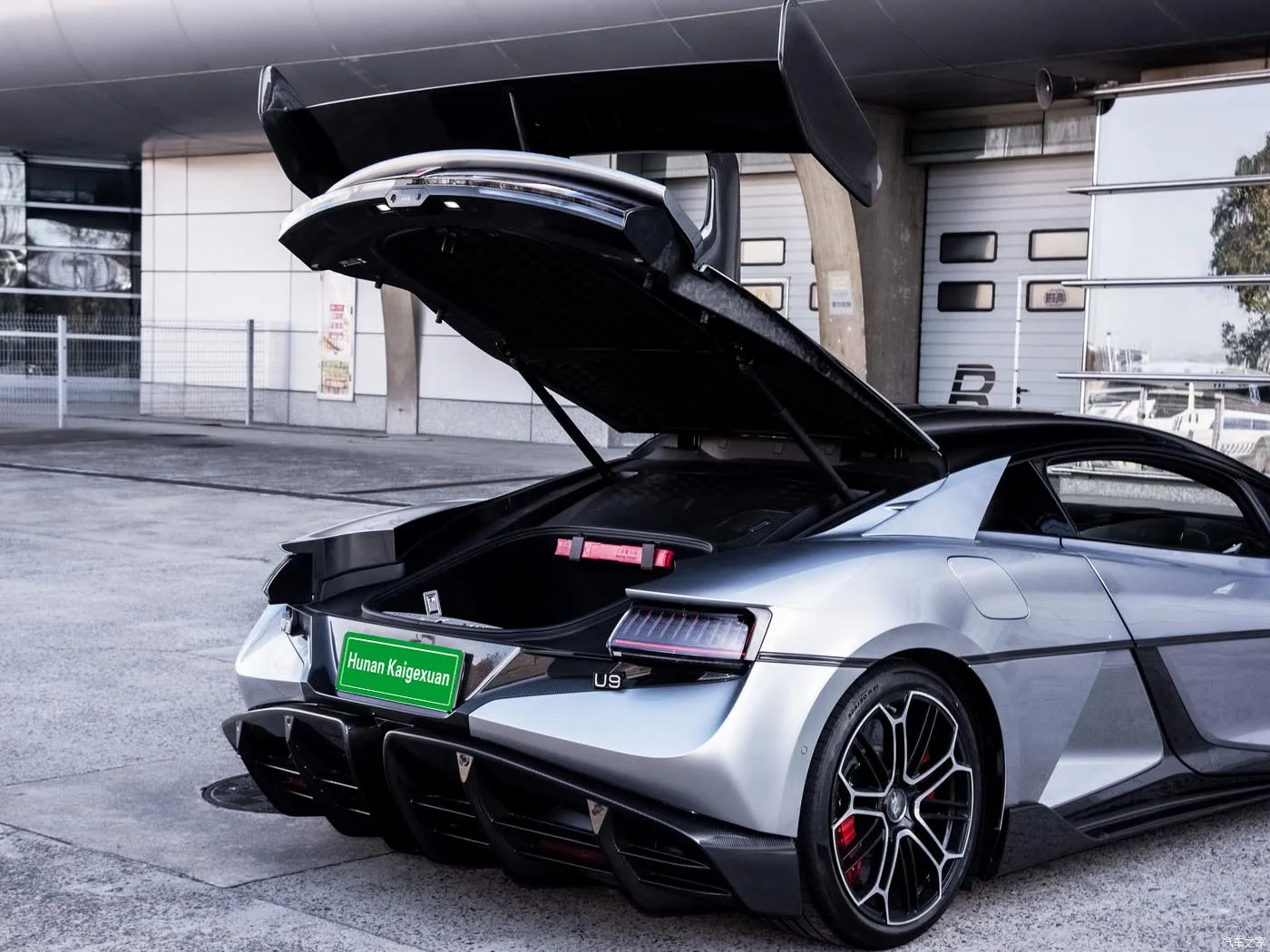 BYD Yangwang U9 - Electric Sports Car with 300 Km/h Speed