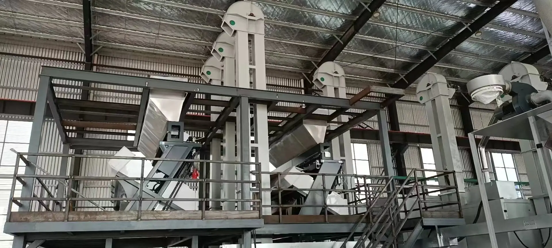 Low Maintenance Motorized Vertical Bucket Lifter Automatic Vertical ...