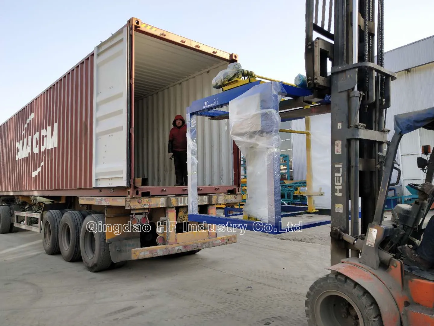 Qt4-26 Small Semi-auto Brick Cement Block Making Machine To Liberia ...