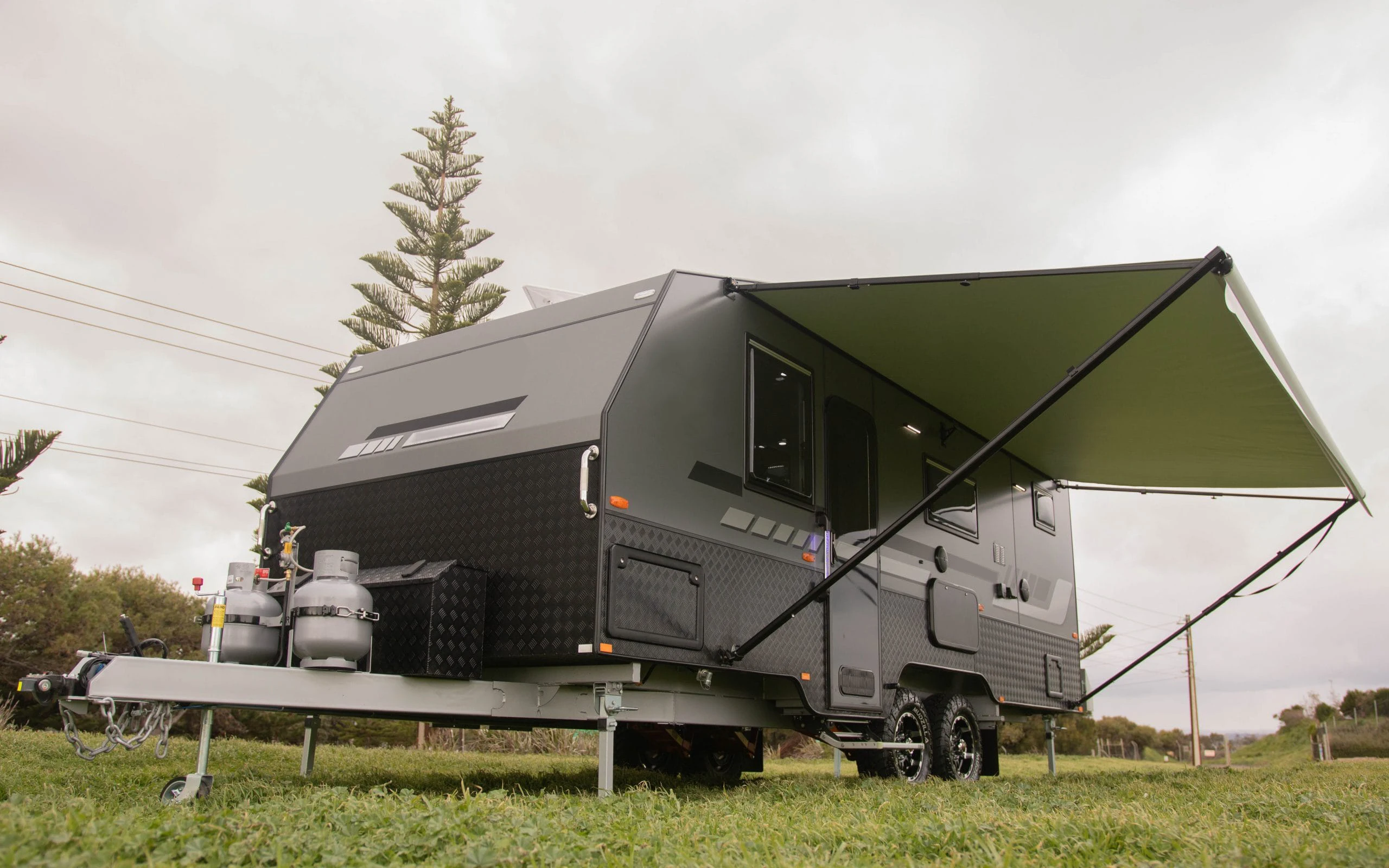 Luxury Caravan Camper Trailer for Long Journeys with Screens