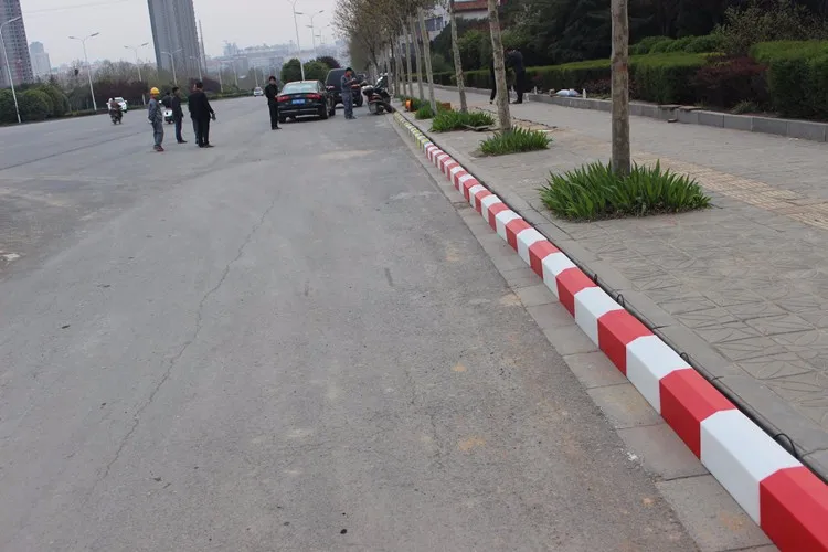 High Quality Outdoor Pavement Pe Waterproof Illuminating Roadside Led ...