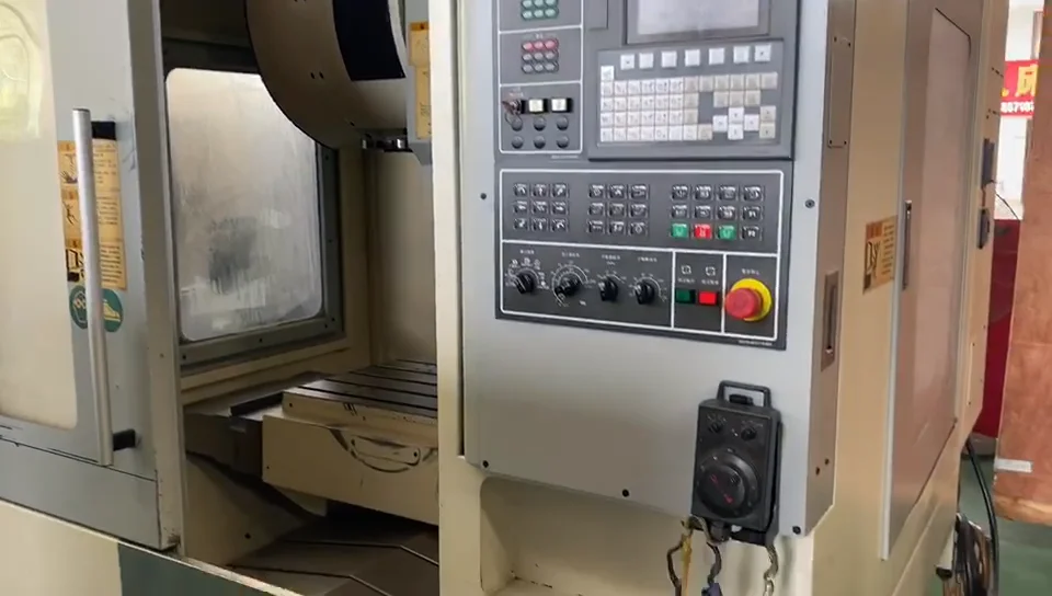 Used Taiwan China Brand Chevalier Vmc650 Bt40 3 Axis Linear Guide Cnc ...