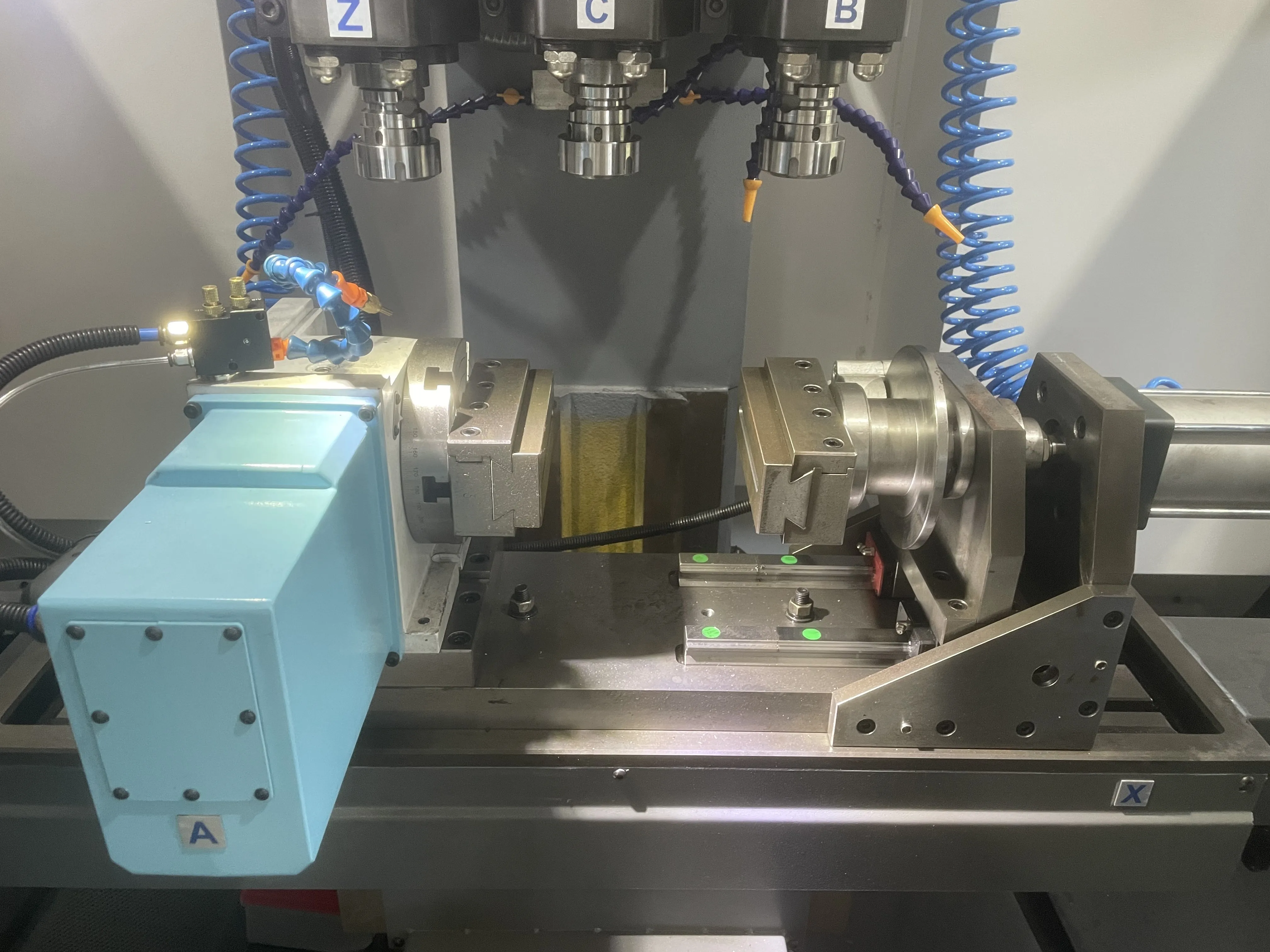 Automatic 3-spindles Faucet Making Vertical Cnc Drilling And Tapping ...