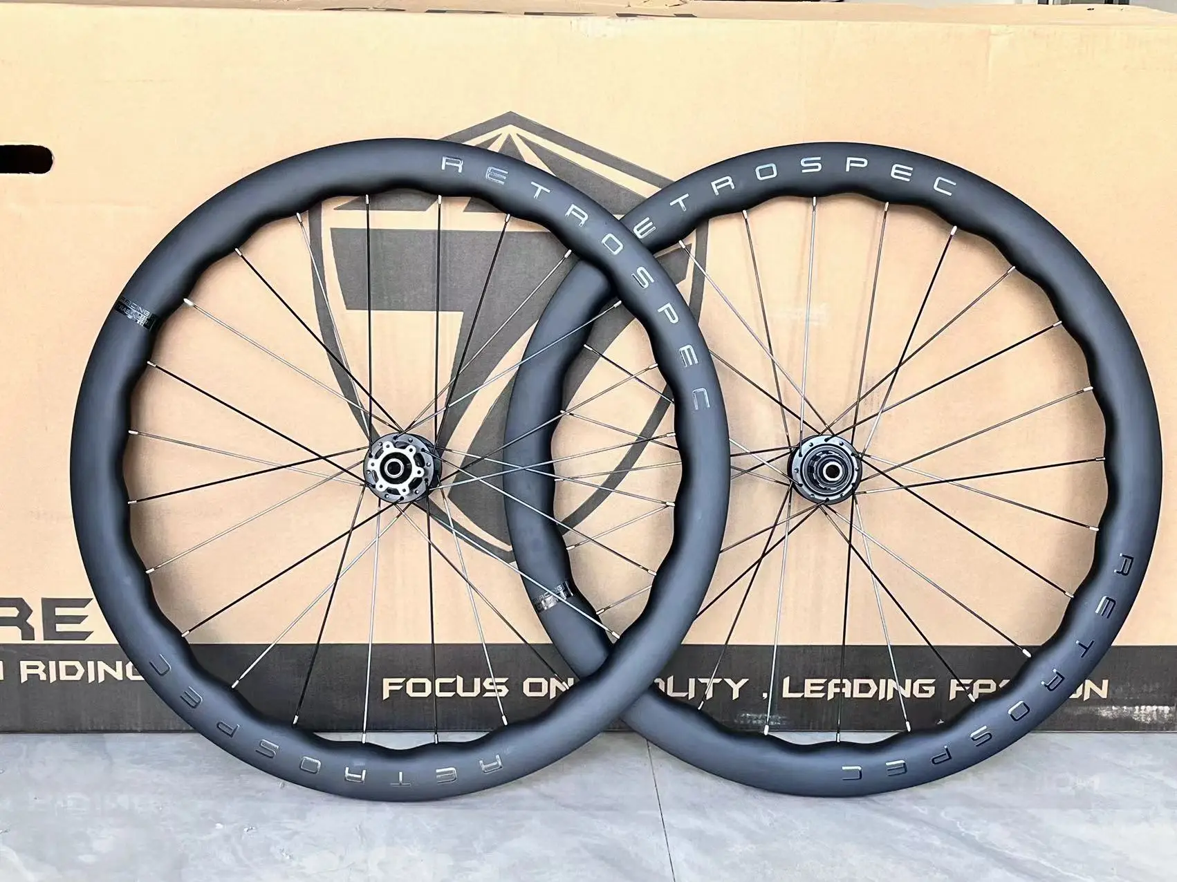 Retrospec Carbon Fiber 700C Thru Axle Road Bike Wavy Wheelset with Disc ...