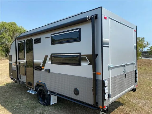 Half Ton Toy Hauler - Motorhome with 6 Full Bathrooms