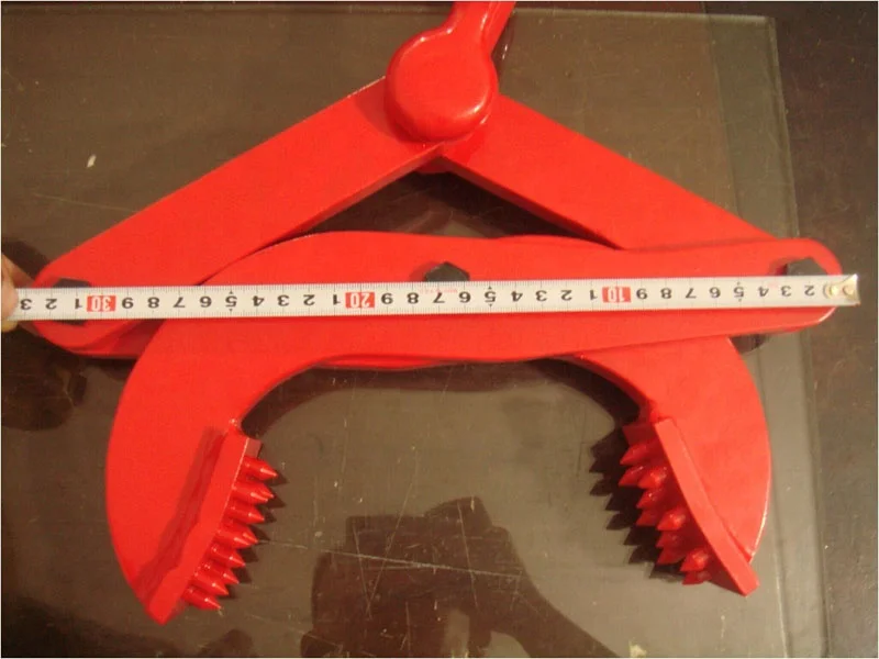 Single Scissors Pallet Puller - Durable Steel Claw Gripper
