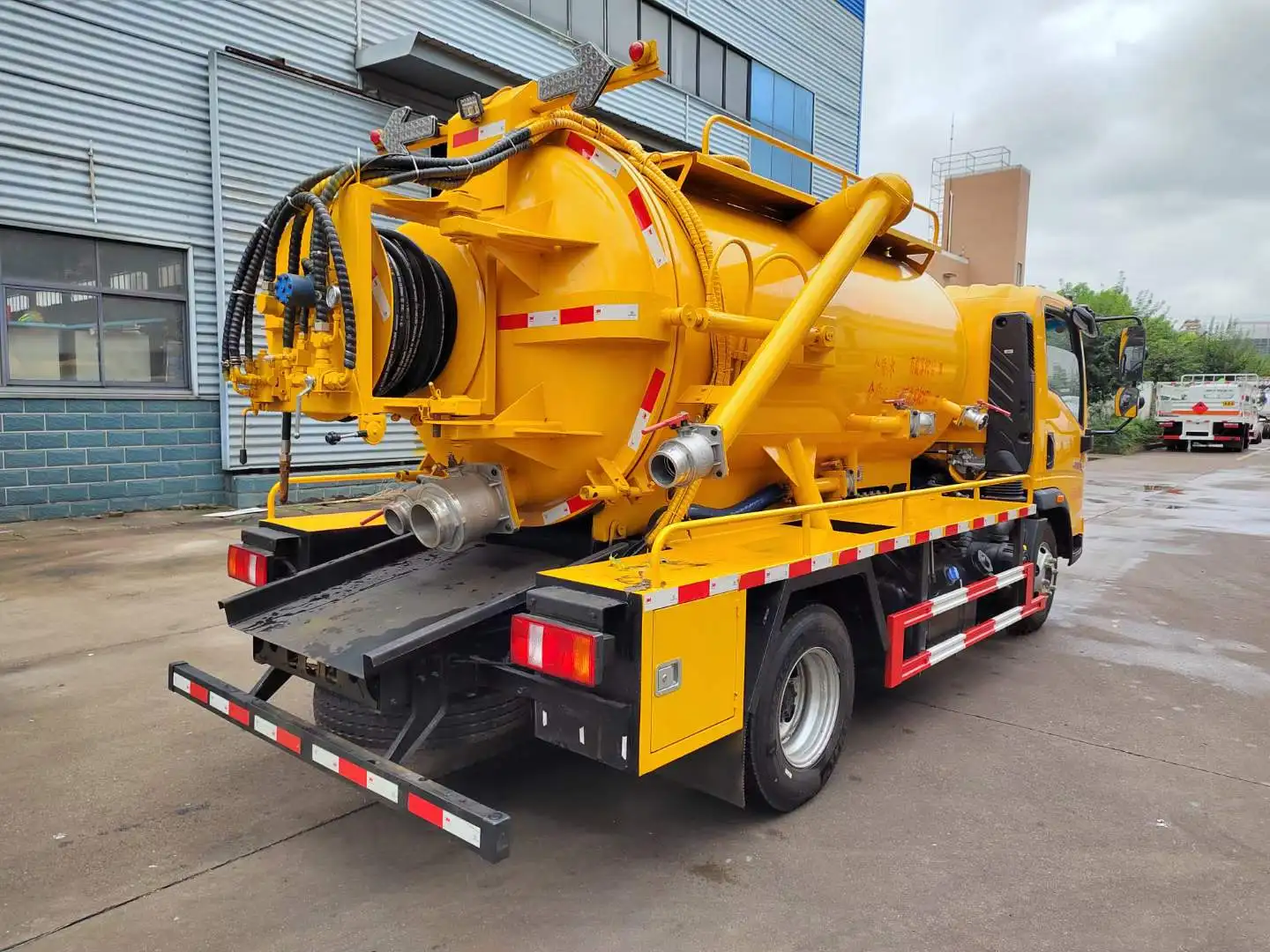 Isuzu Liuqi 6x4 Telescopic Boom Sewer Dredging Truck Sewage Suction ...