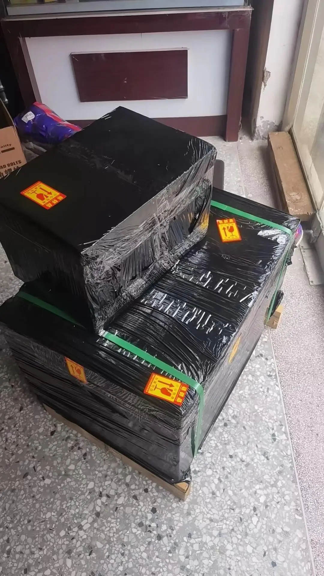 Machinery Parts Coolant Pump 24318489 VOE24318489 23974640 for Engine ...