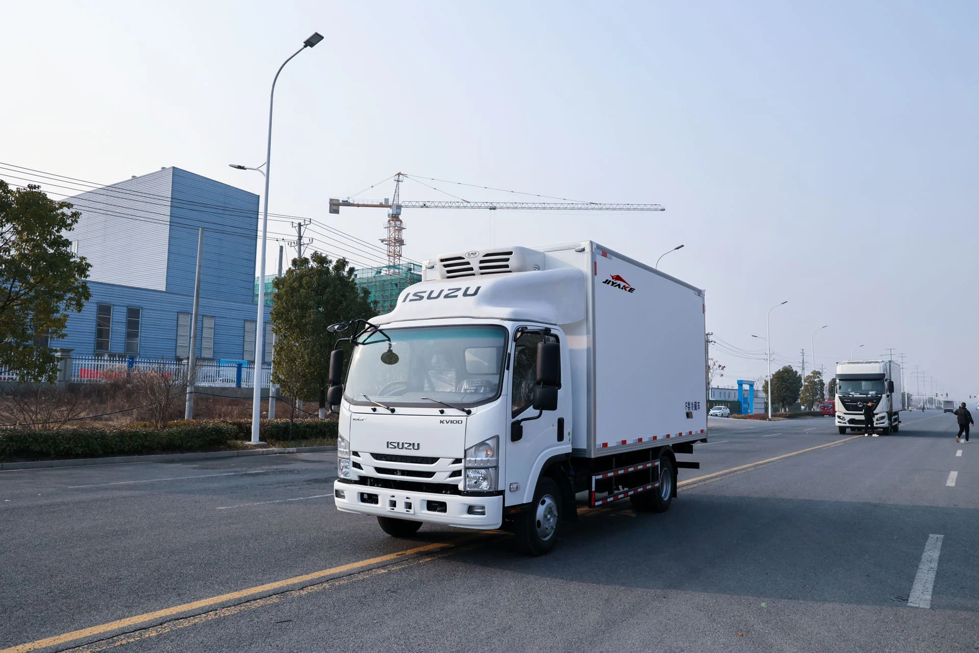Alibaba.com: HOWO 6 Wheels 4x2 Refrigerator Truck with Freezer Unit ...