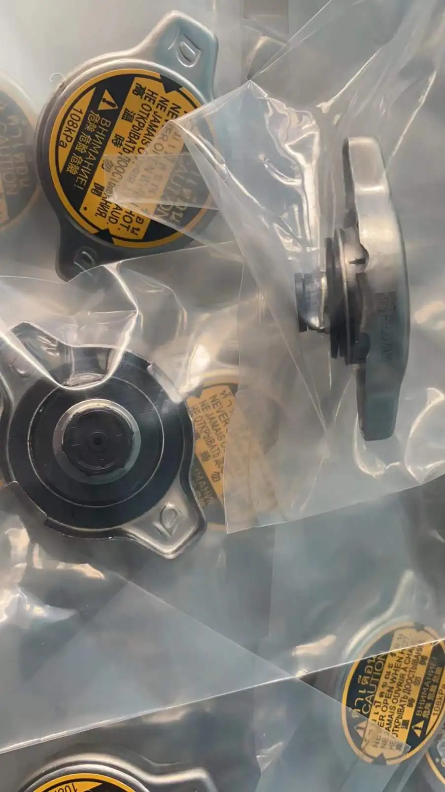 トヨタイノバハイラックス4ランナーoe16401-0c030164010c030用ラジエーターカバーラジエーターキャップ - Buy ...