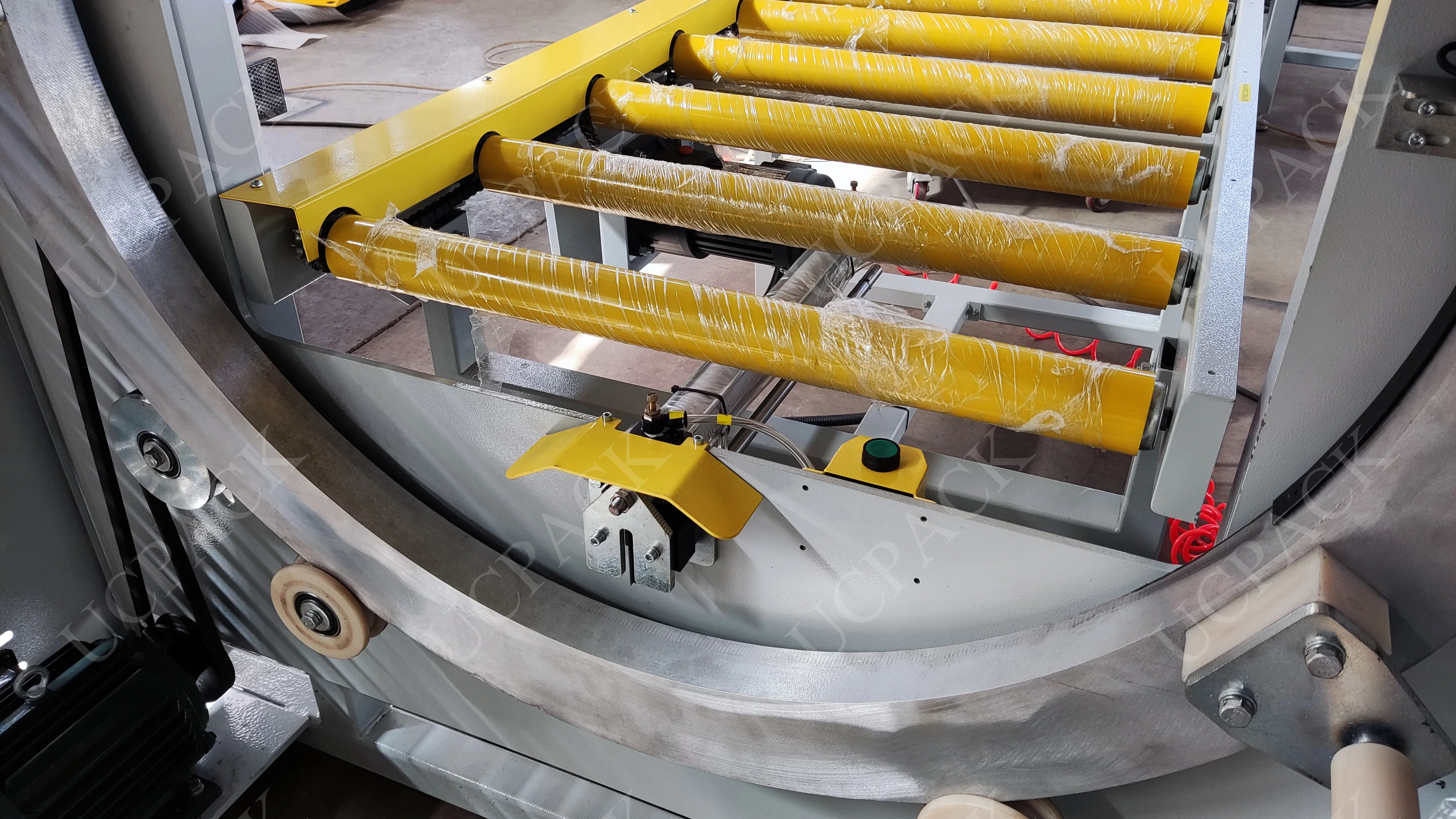 UCR-S1000 Wood Furniture Horizontal Stretch Wrapping Machine