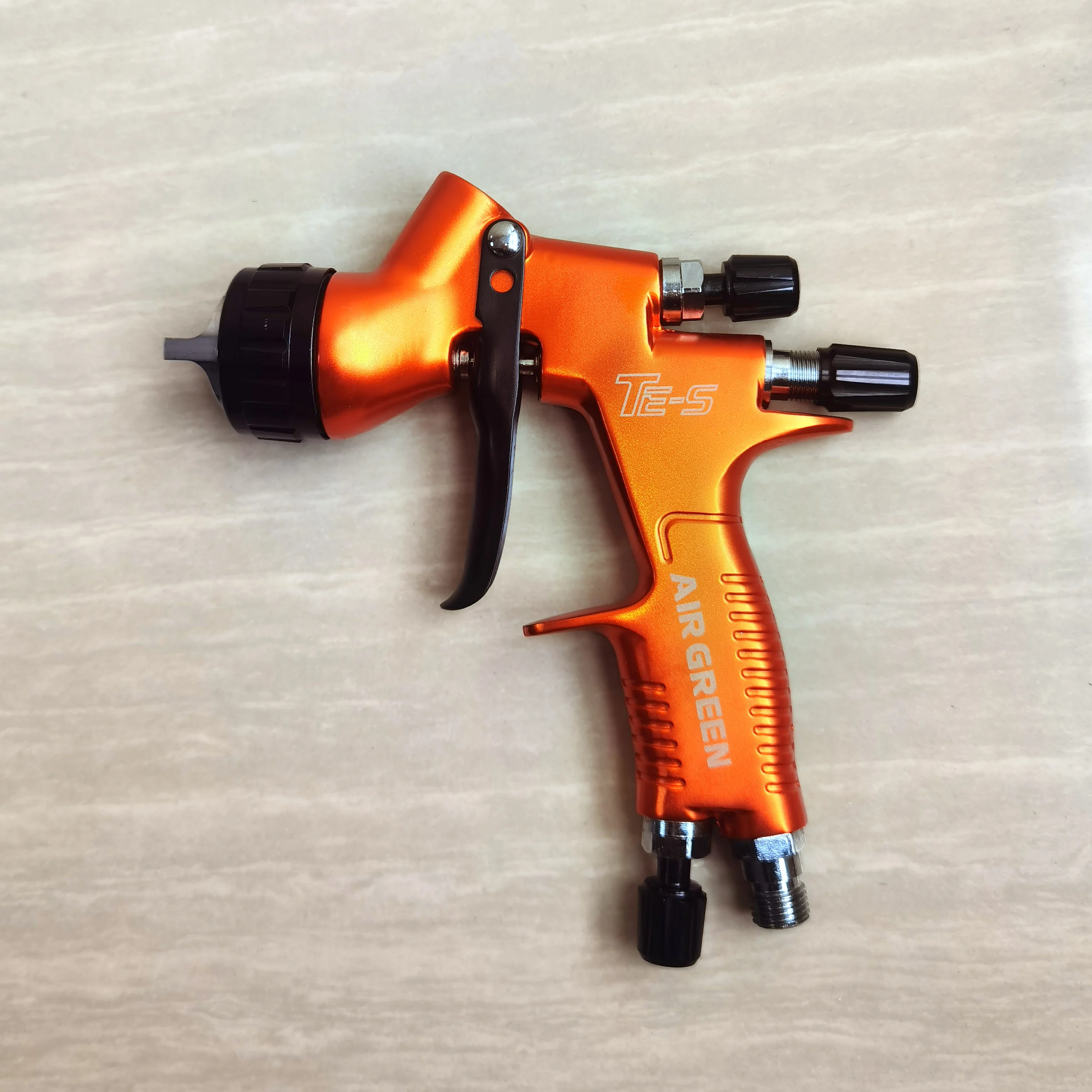 TE-S HVLP Air Spray Gun - 600ml Cup Volume for Automotive Paint