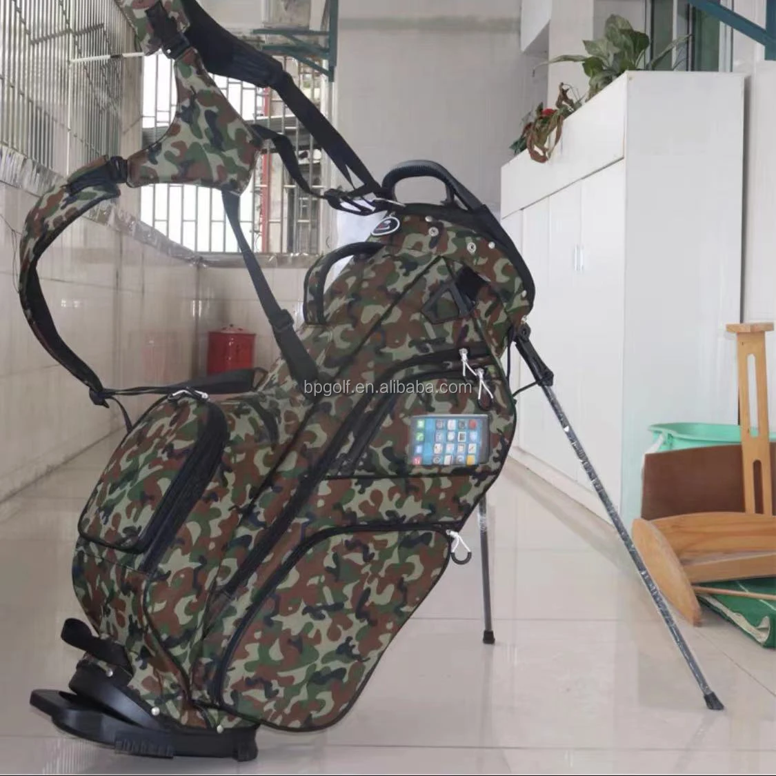 Durable and Lightweight Golf Bags with Comfortable Straps