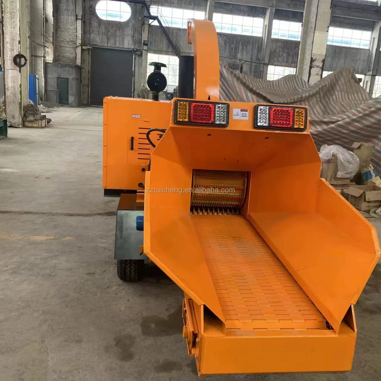 A Mobile Comprehensive Shredder For Cutting Tree Trunks,Branches,And ...