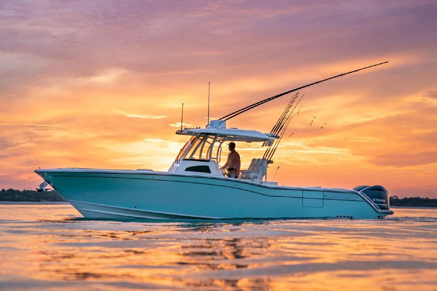 Offshore Center Console - High Speed Boat for Family Cruising