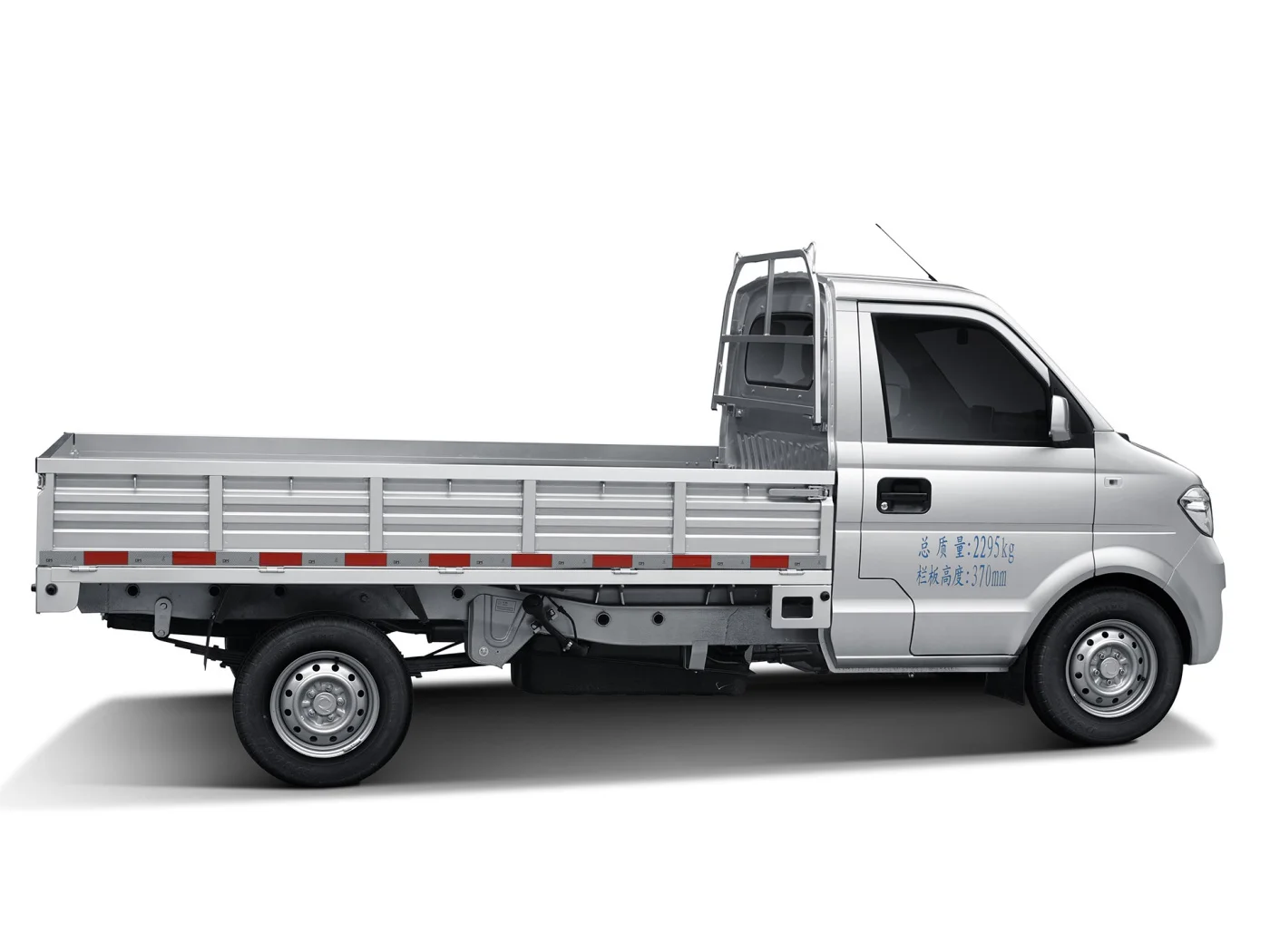 DFSK LHD 4x2 Mini Truck - Efficient Drink Transportation
