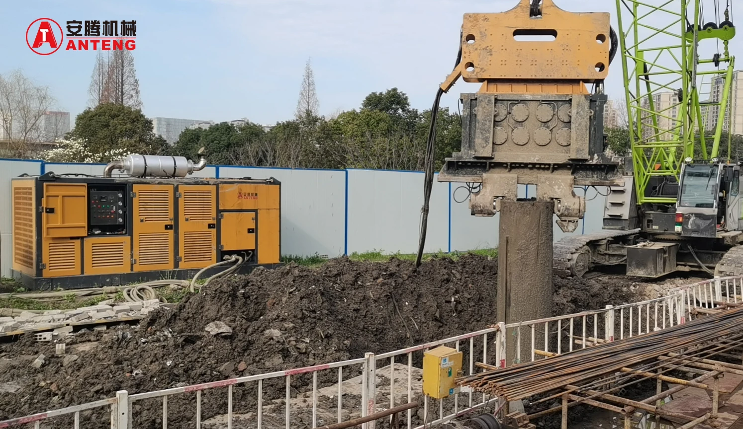 Hydraulic Vibro Hammer Crane Type In 133 Kgm Eccentric Moment - Buy ...