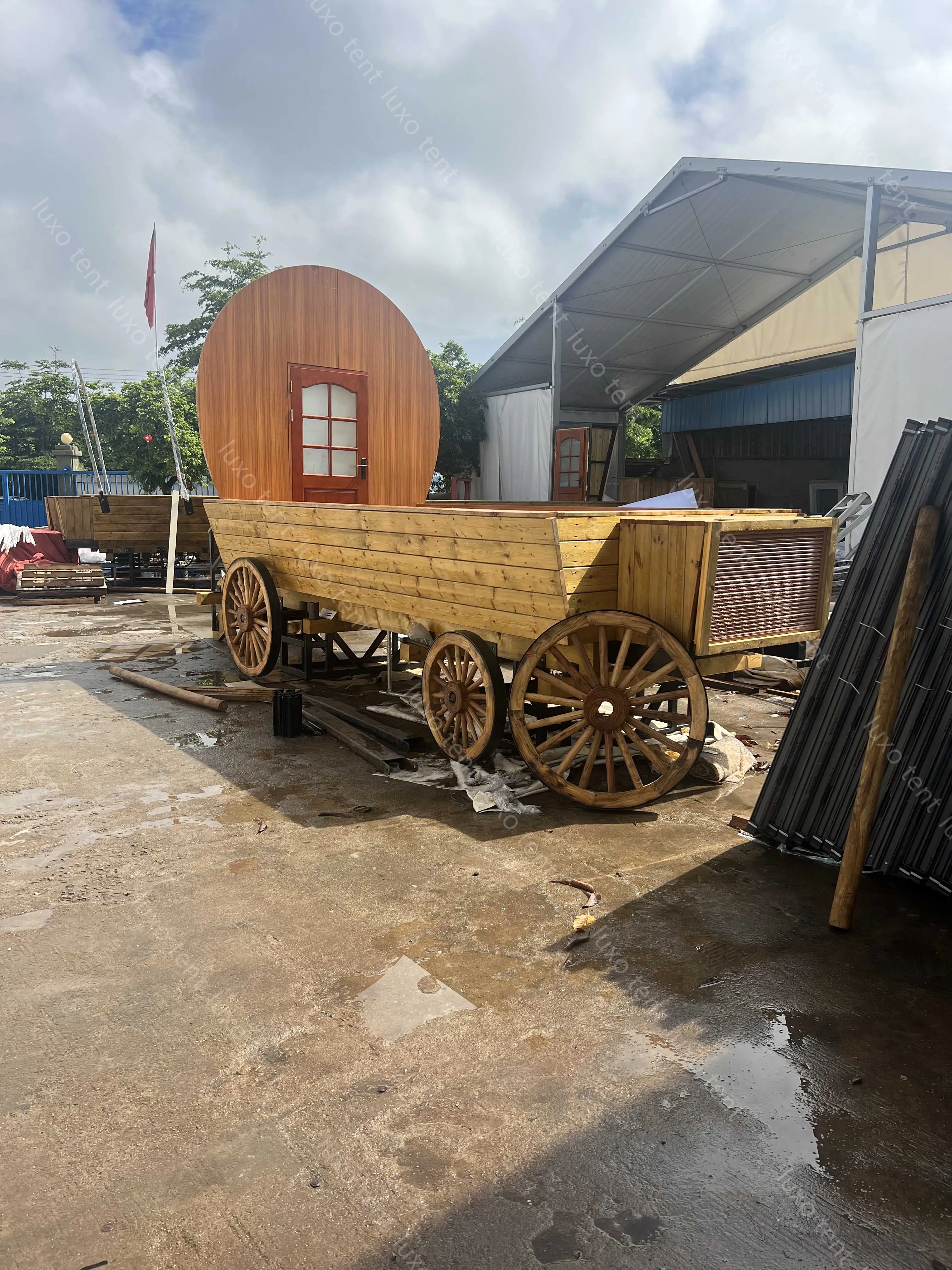 Custom Glamping Prefab Movable Unique Carriage Wagon Tent