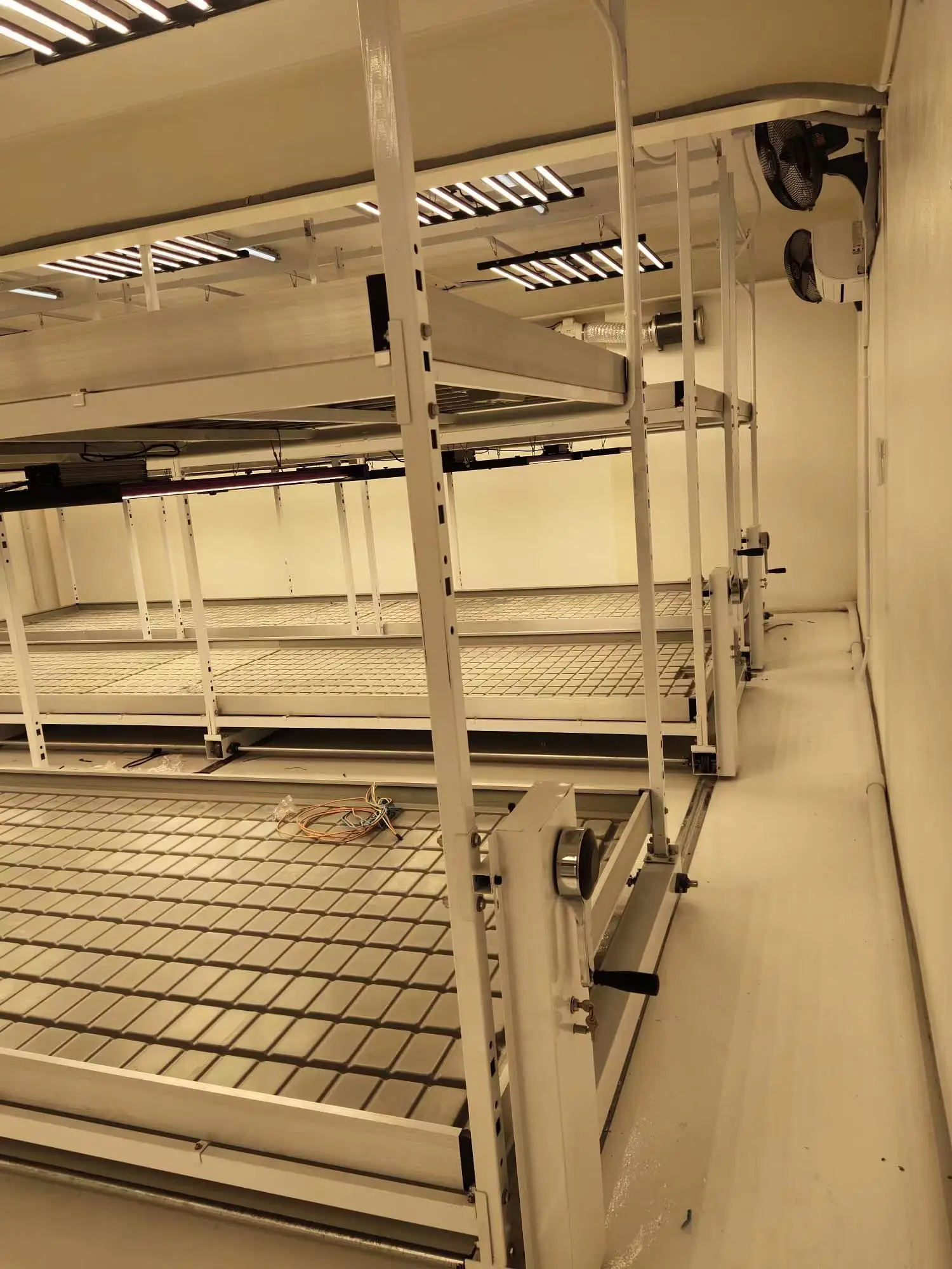 GT Mobile Vertical Grow System - Efficient Growing Solutions