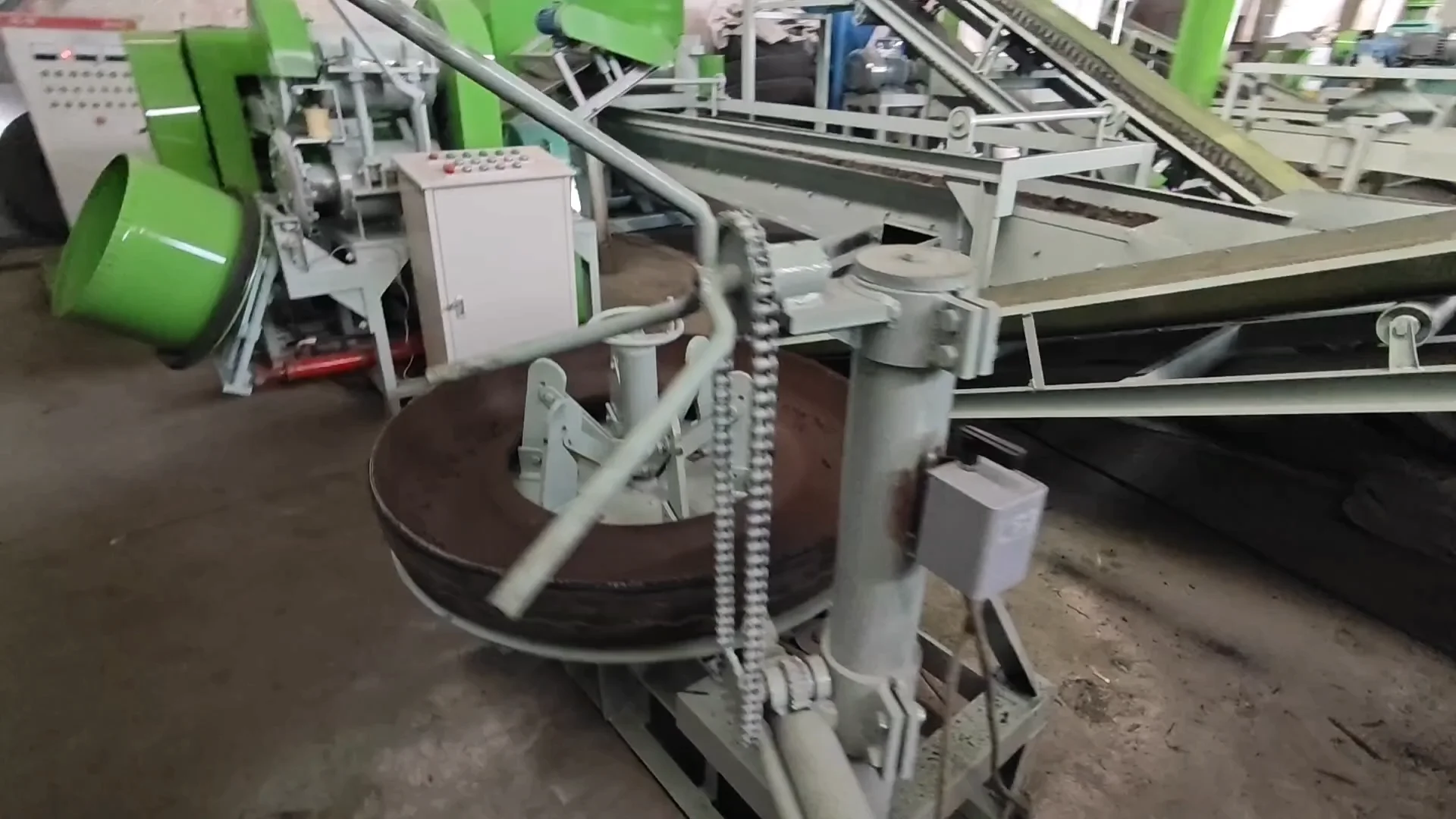 Tyre Shredder Crush Tyre Into Particle Used Tyre Rubber Pieces Crusher ...