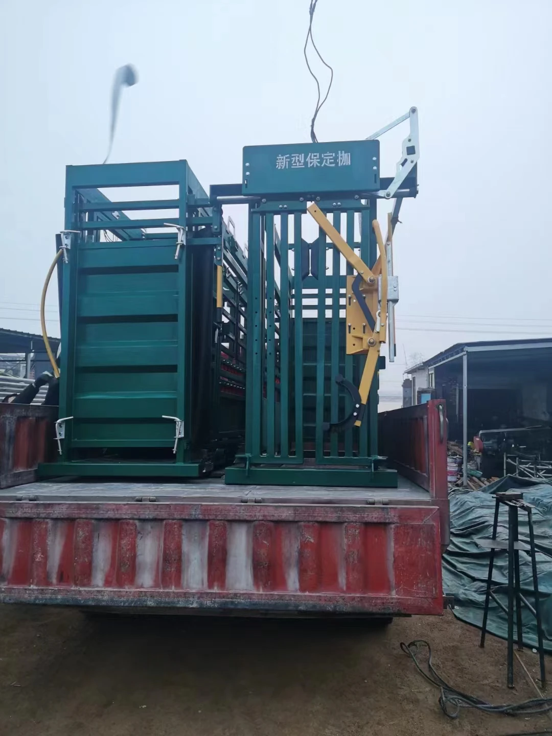 Factory Price Cattle Loading Cattle Squeeze Chute Hydraulic For Cattle ...