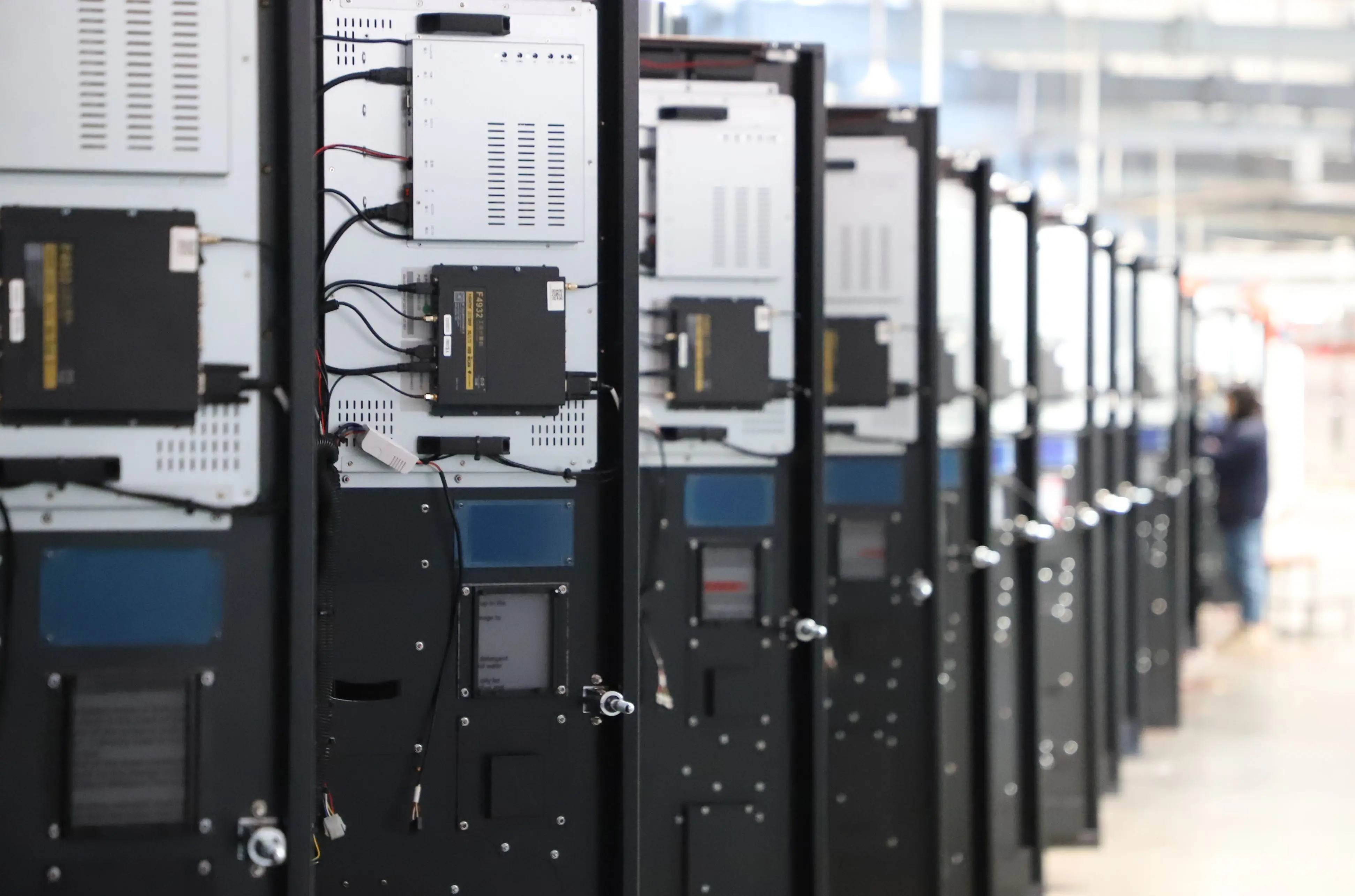 Smart Fridge Vending Machine with AI Vision & Gravity Verification