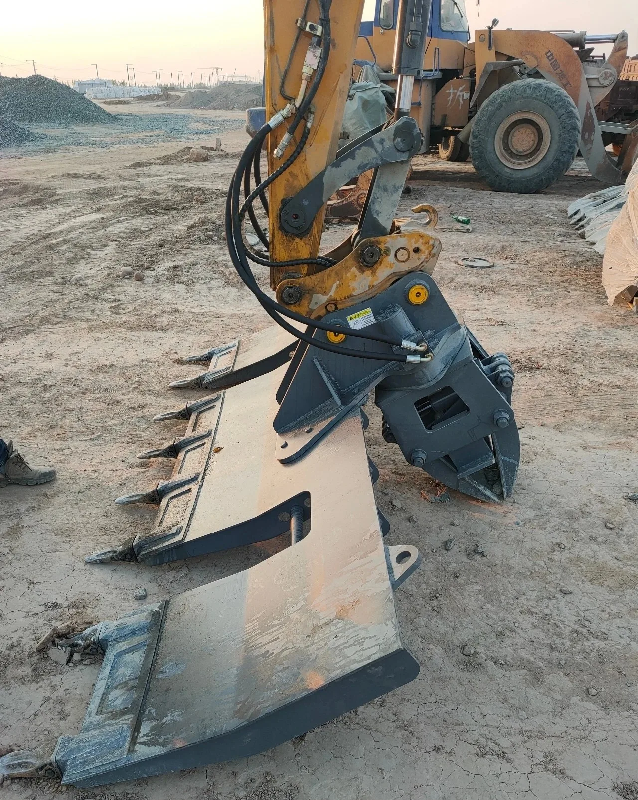 Excavator Rake Bucket Hydraulic Excavator Rake Bucket Excavator Rake ...