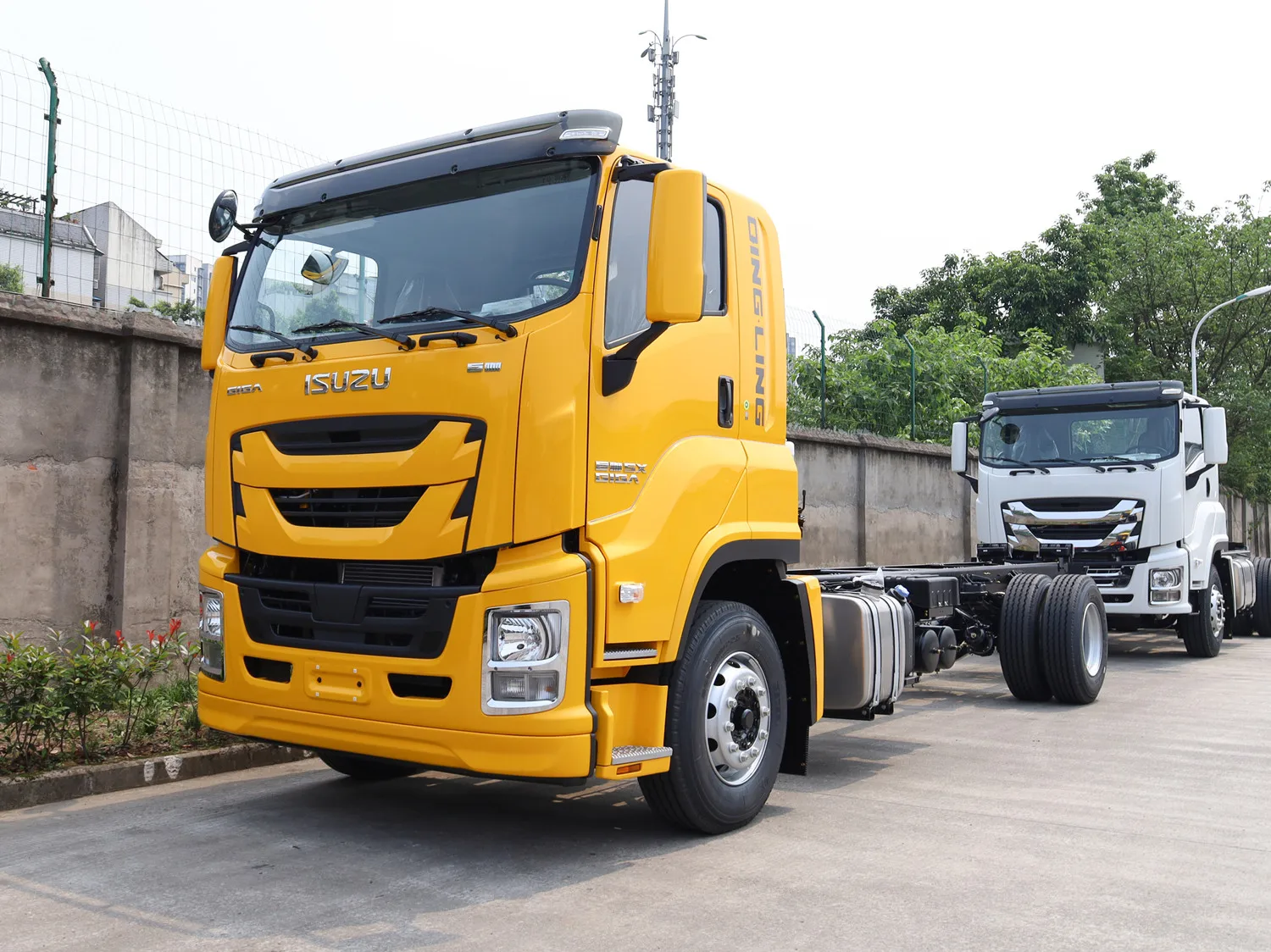 China Qingling Isuzu Giga 4X2 High Roof Cabin Tractor Head Prime Mover ...