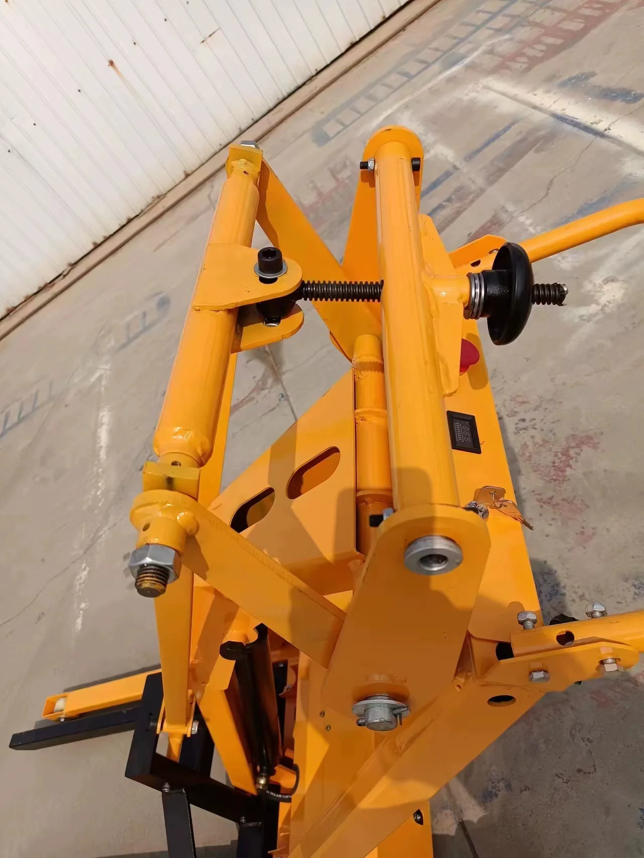 Small Hydraulic Lifting And Transportation With Curved Arm Manual ...