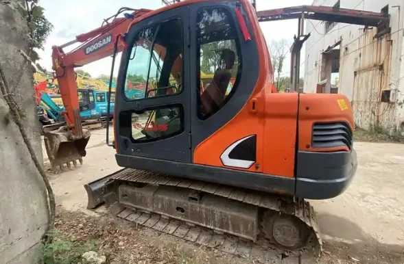 High Quality Korea Dx75-9c Dx75-10 Dx65-9c Small Excavator Used Crawler ...