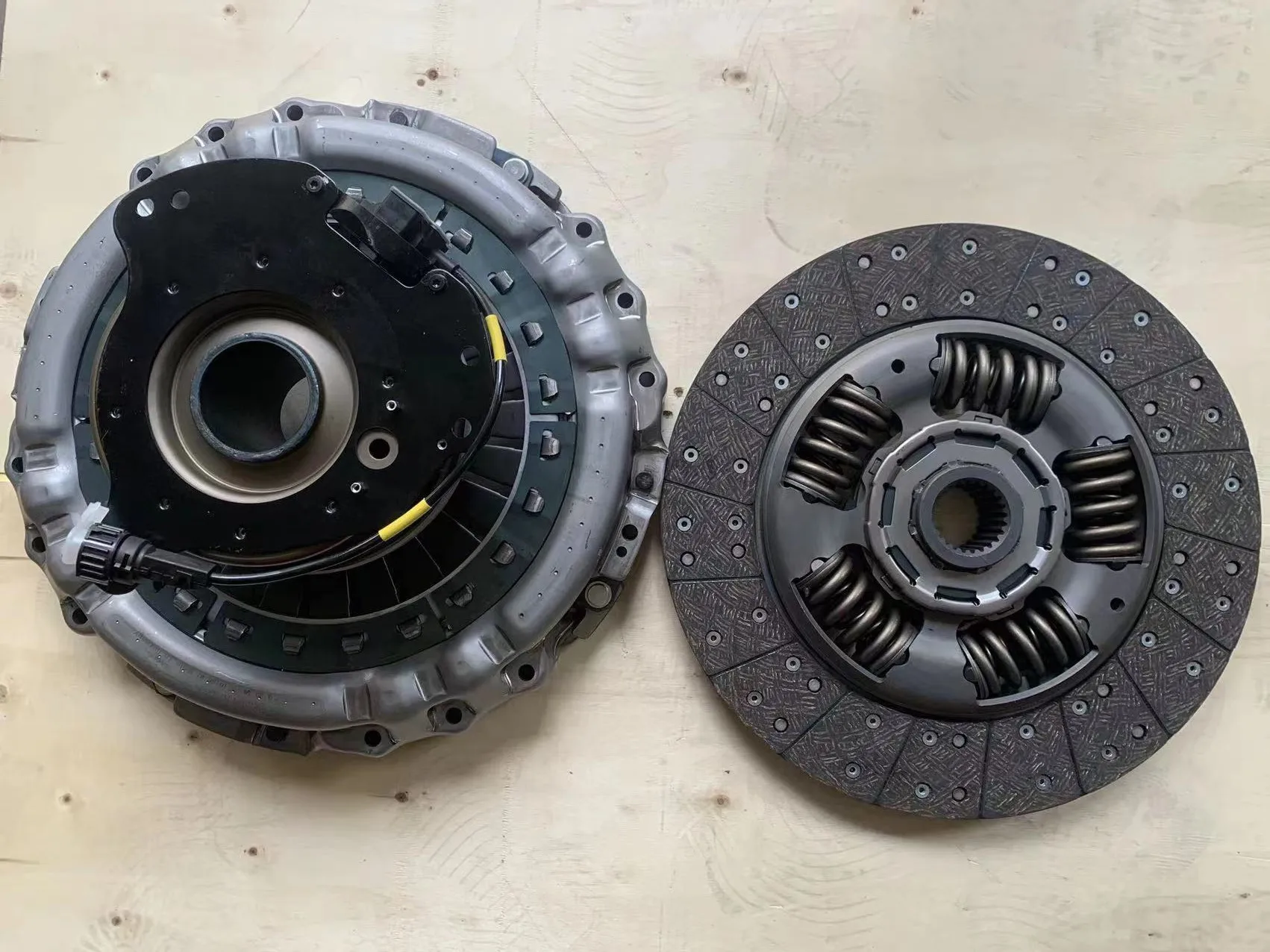 欧洲卡车零件离合器压盘离合器片套件3400710064 20806454| Alibaba.com