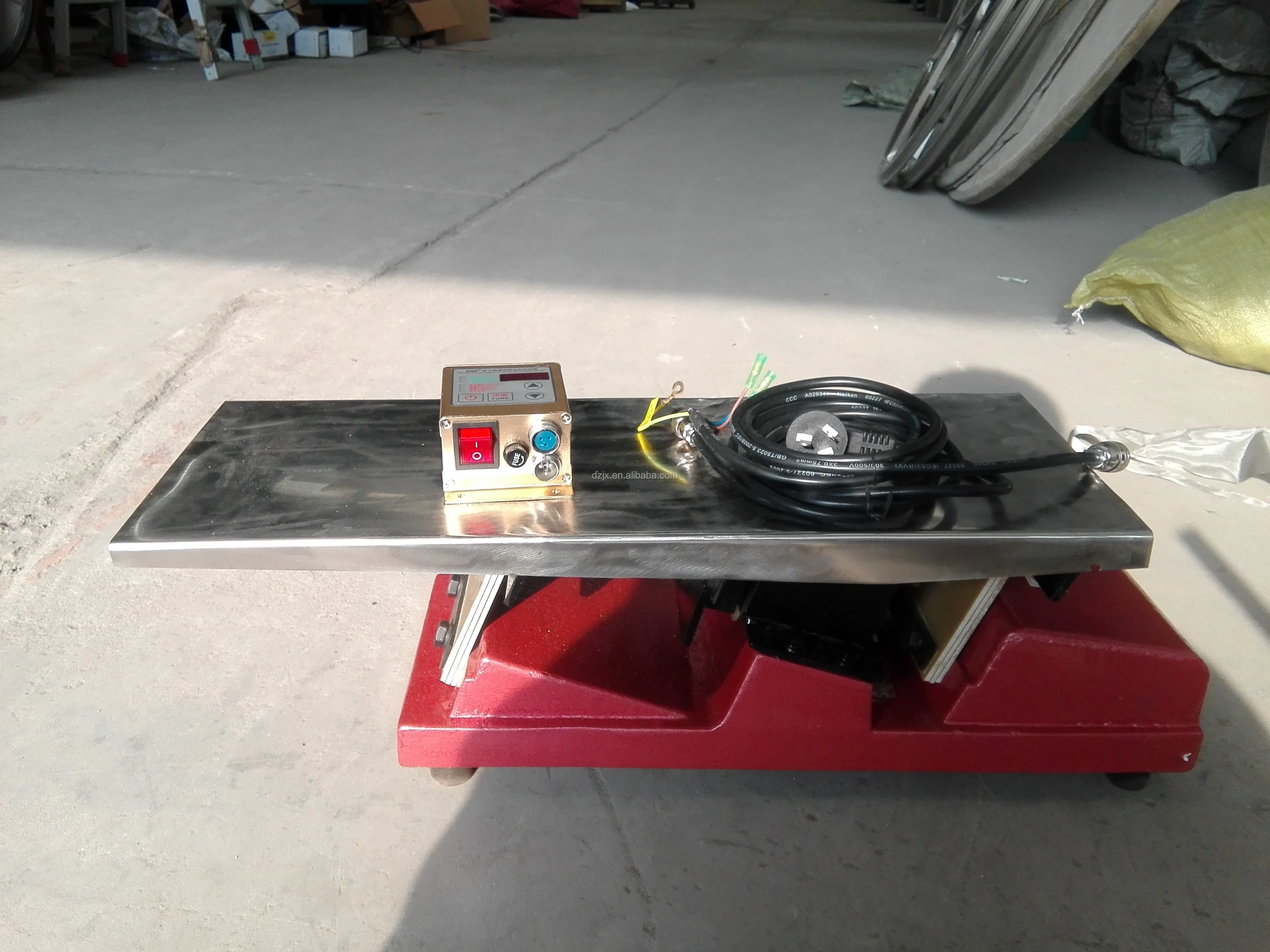 Small Vibratory Conveyor - Efficient Material Handling
