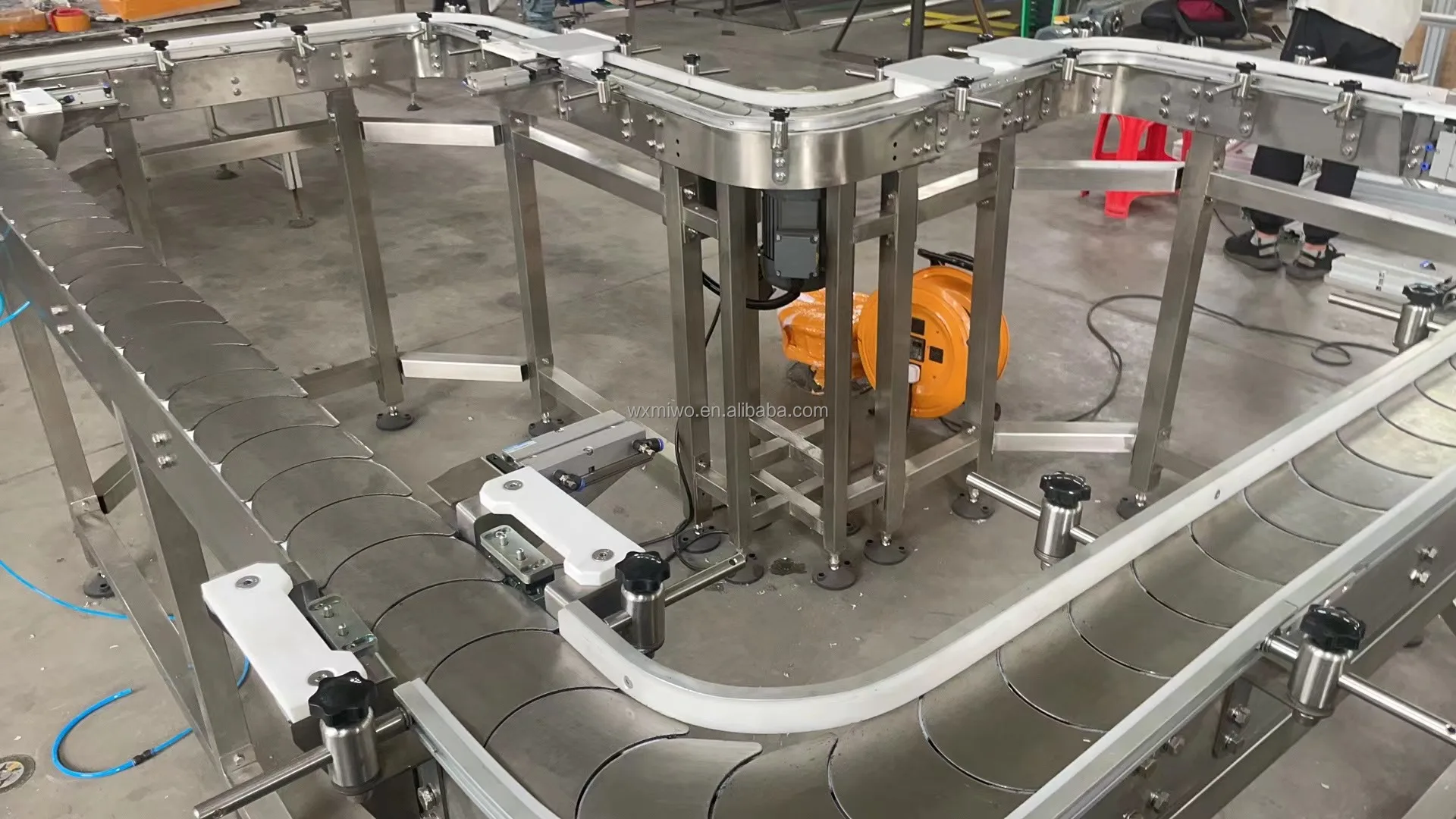360 Degree Sushi Belt Conveyor System - High Quality & Adjustable Speed