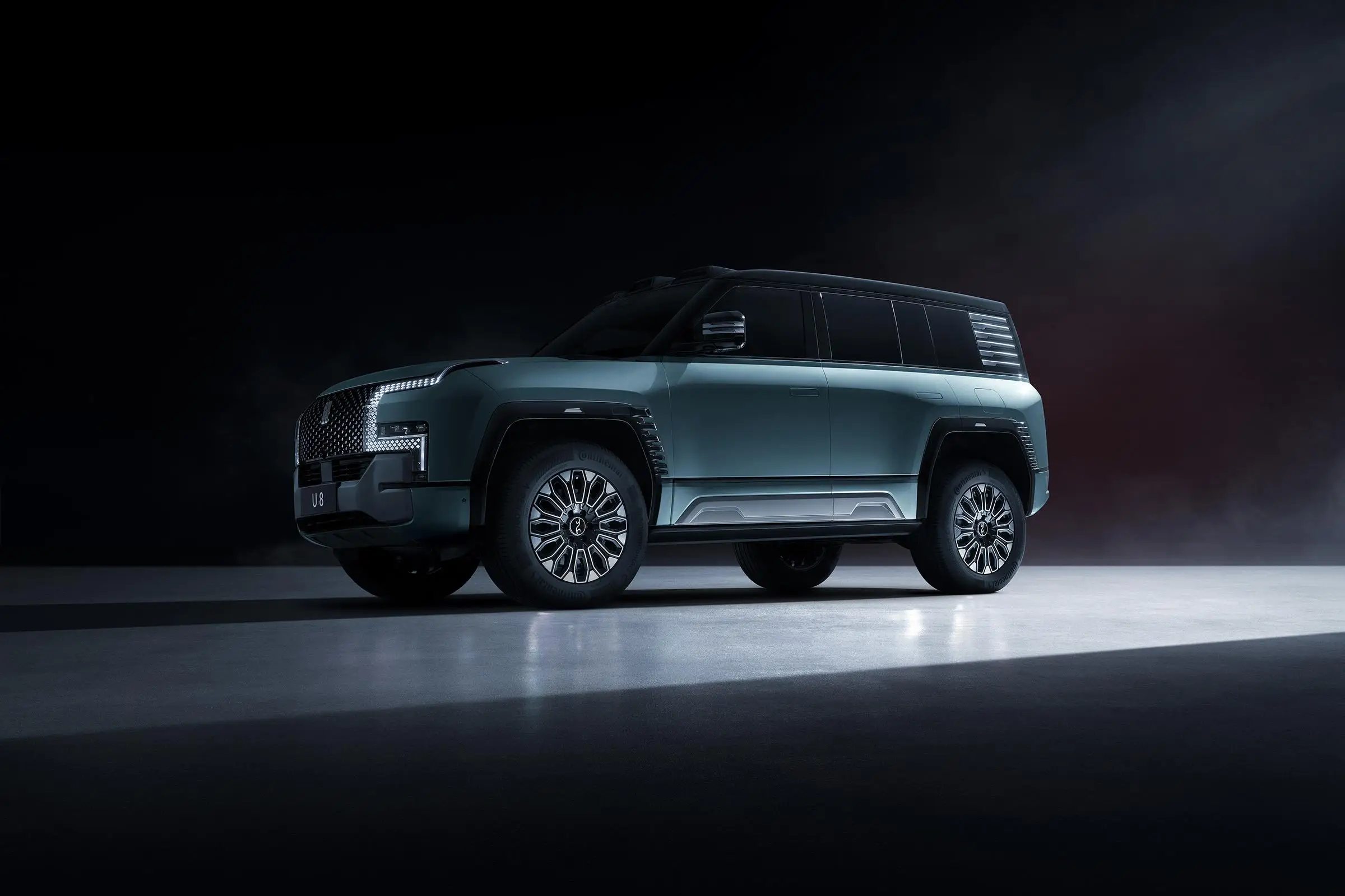 BYD Yangwang U8 EV Car - Luxury SUV with off-Road Capabilities