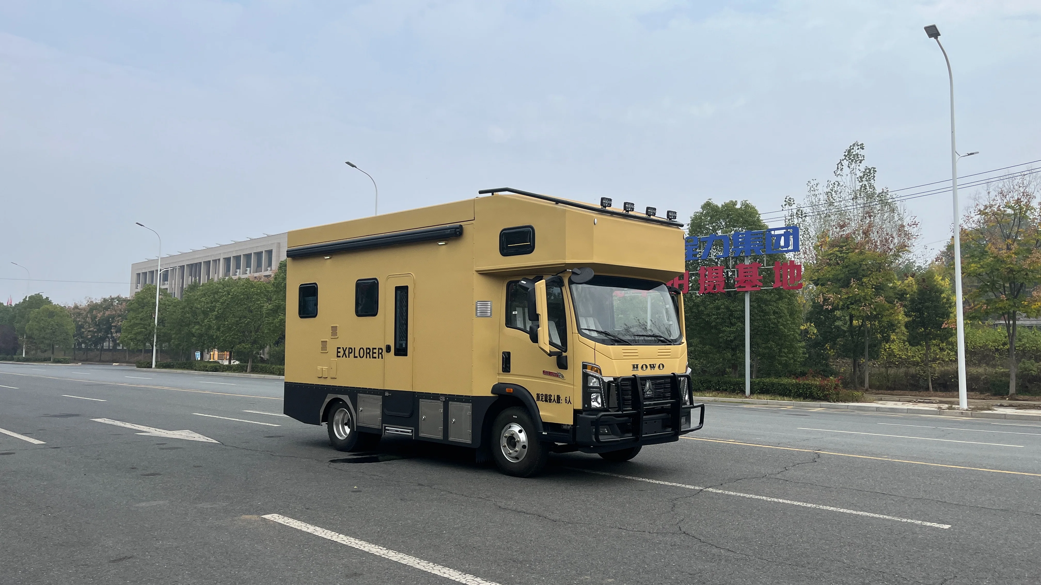 Modern Design HOWO Luxury RV 4x2: Off Road Motorhome for Camping ...