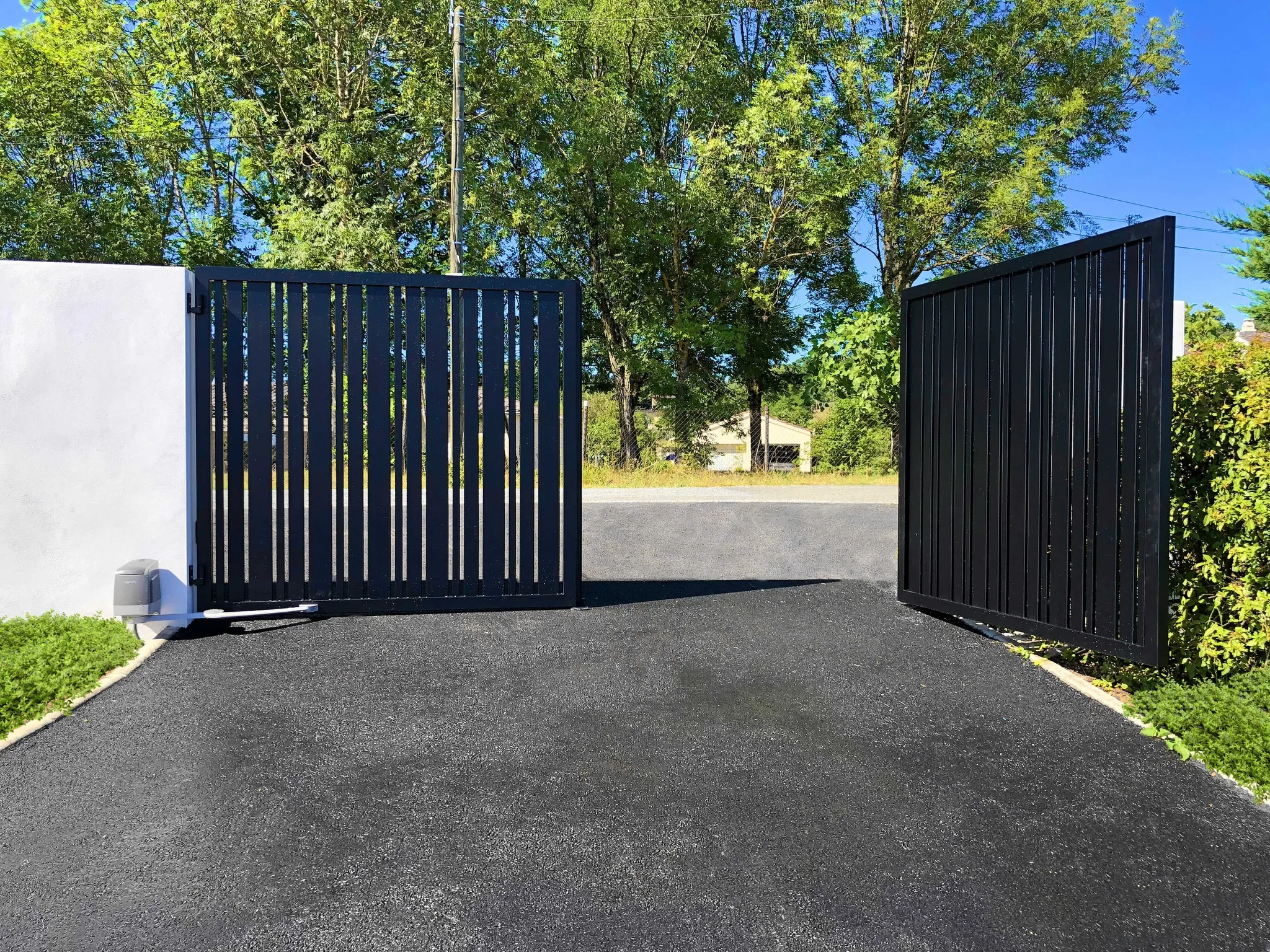 Semi-privacy Powder Coated Aluminium Revolving Swing Gates and Garden ...