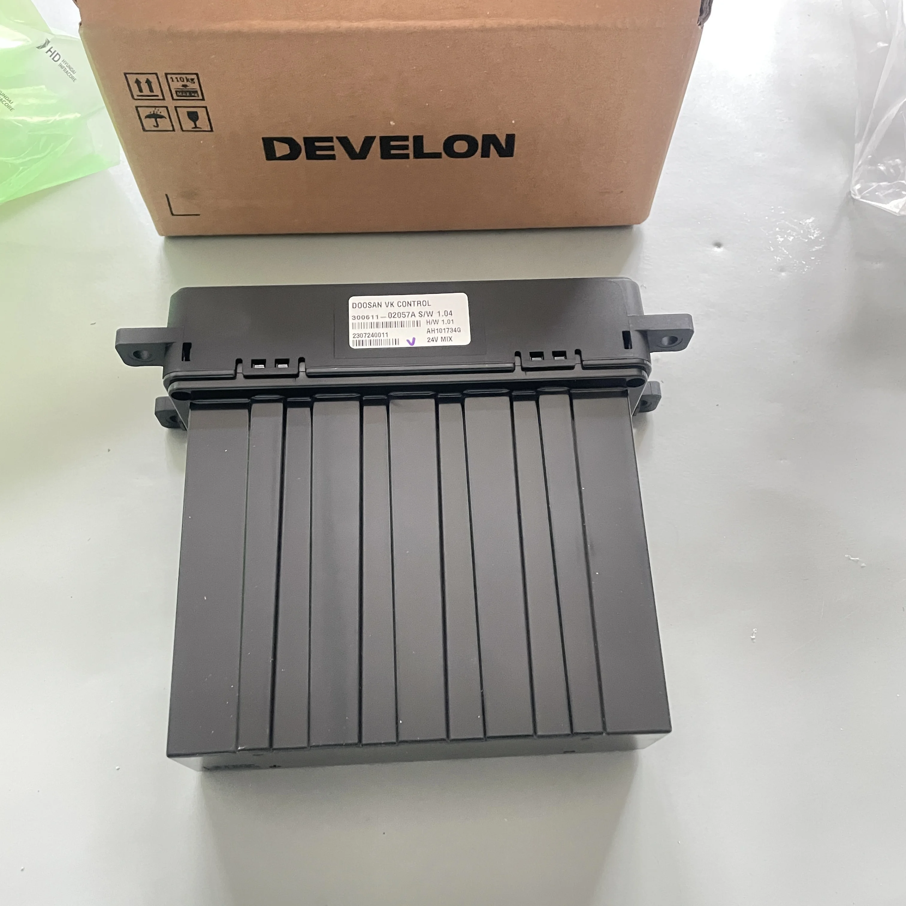 Doosan SD300 Control Panel - Reliable Air Conditioner for Excavators