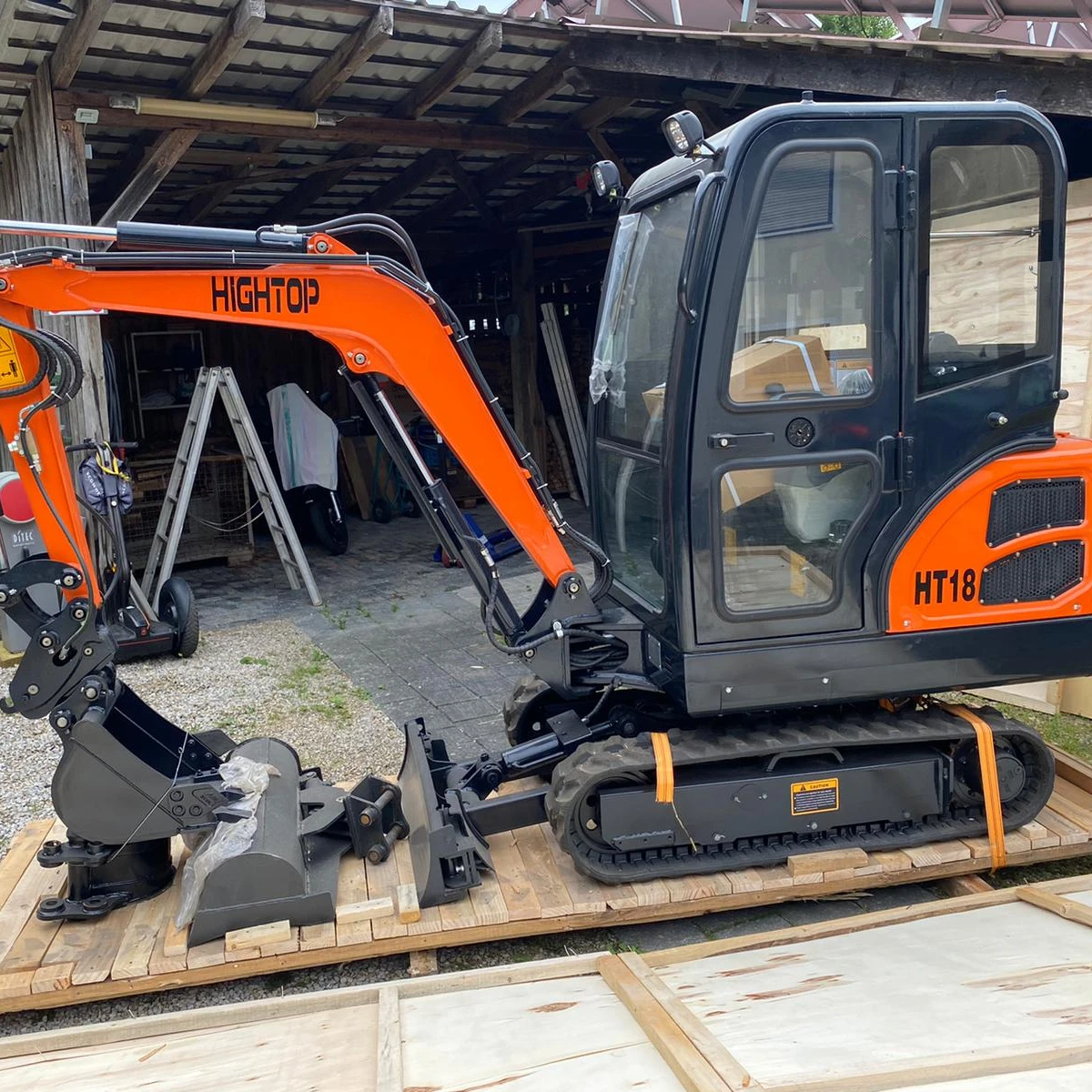Hightop Ht18 China Small Mini Excavator Kubota 1.8 Ton Small Crawler ...