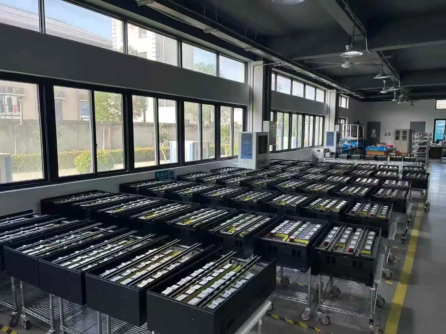 30kWh 51.2V 100Ah LFP Microgrid Battery IP66 Low Voltage 6000 Cycles ...