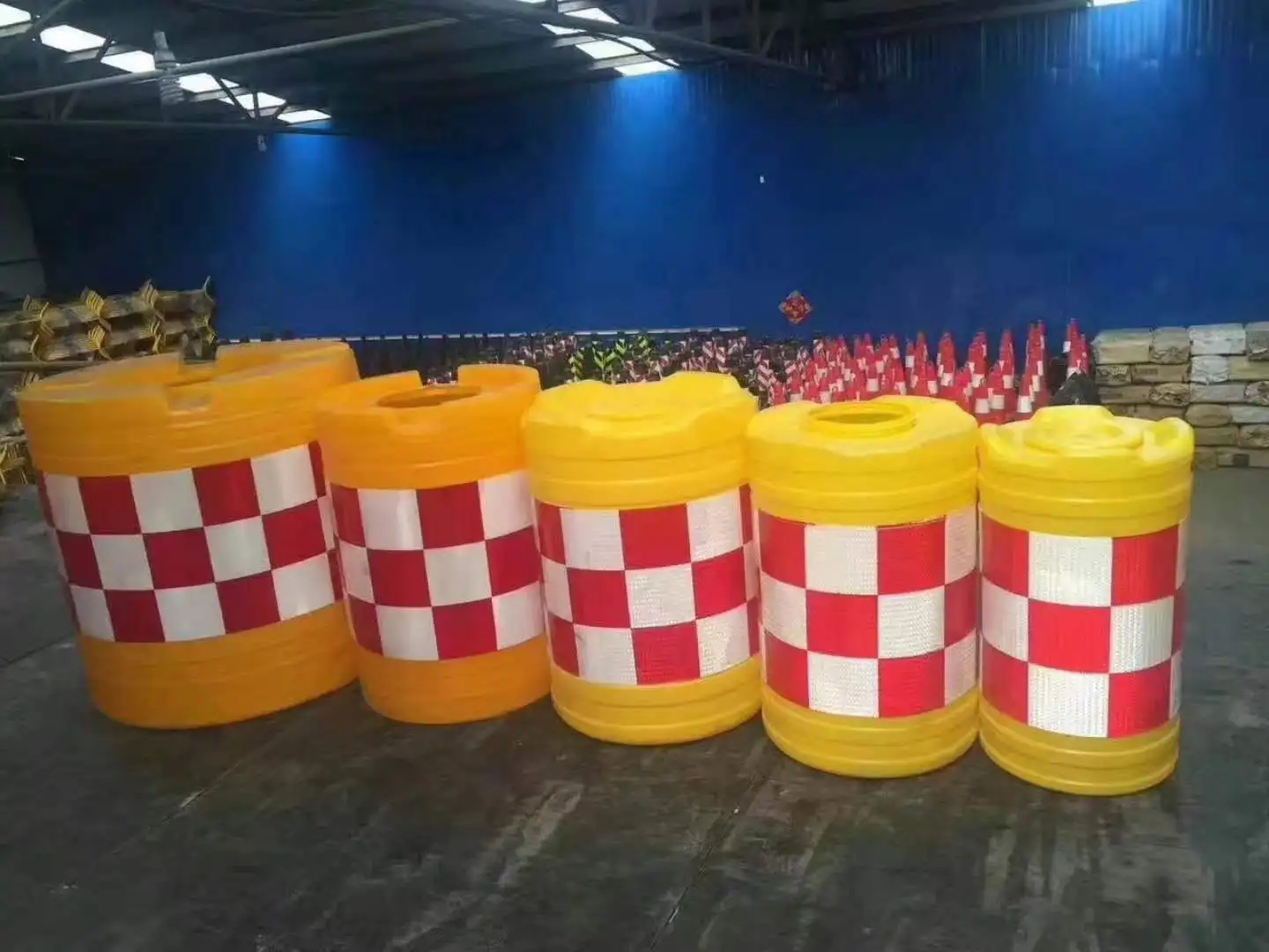 Benc Water-fillable Plastic Traffic Warning Barriers Durable Safety ...