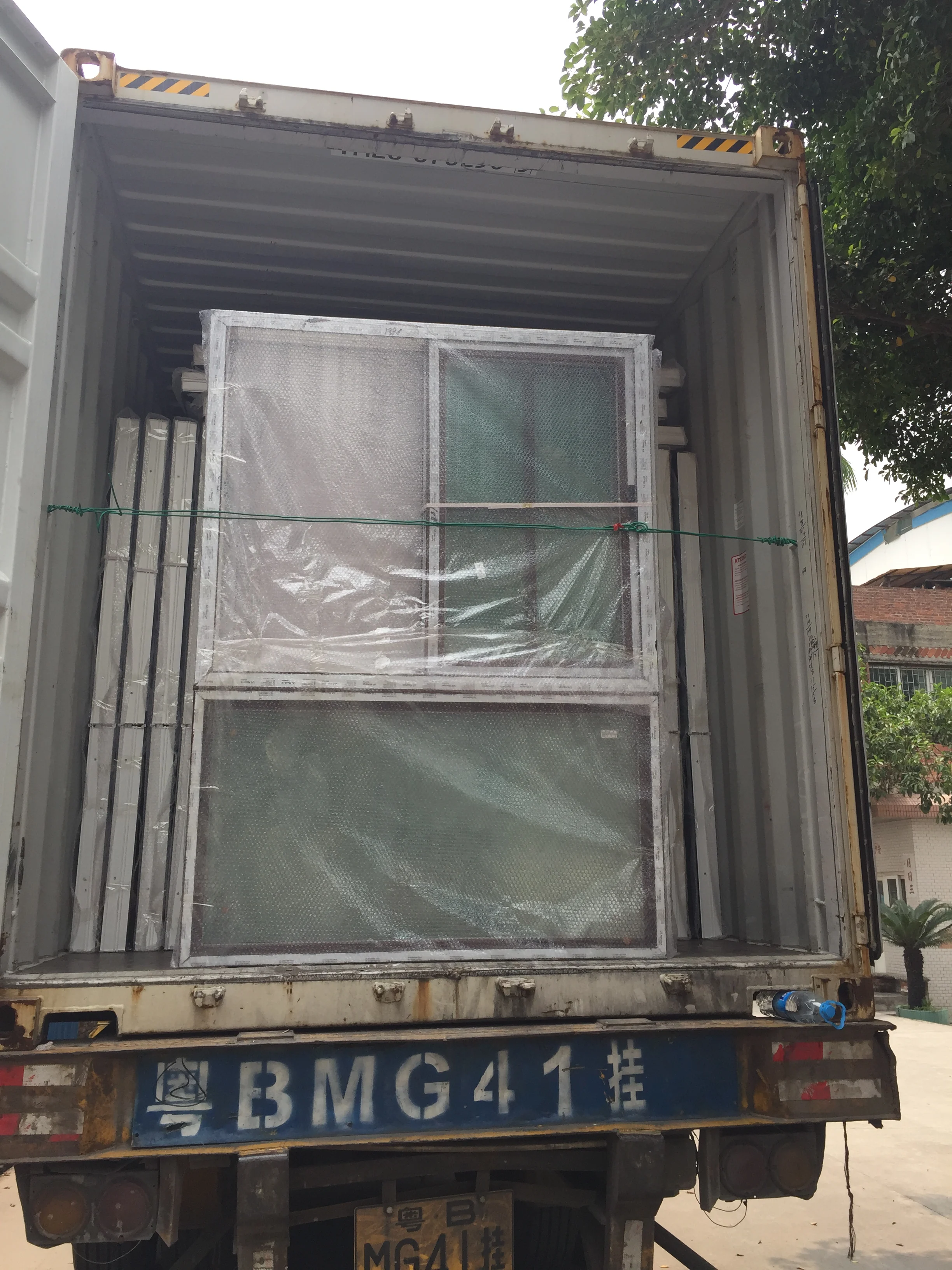 White Frame 3 Panes Aluminum Sliding Window with Grill