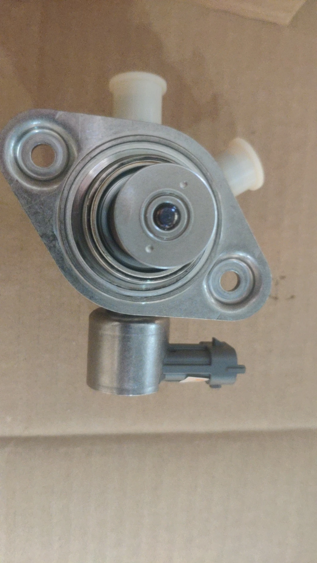 C2Z31827 AJ813042 High Pressure Fuel Pump for Jaguar XJ 2010- F-TYPE ...
