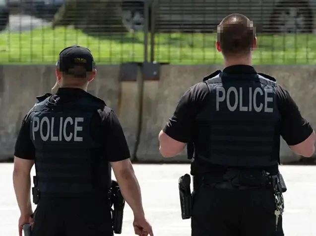 Prison Tracker with 4G and UWB Distance Alarm for Criminals