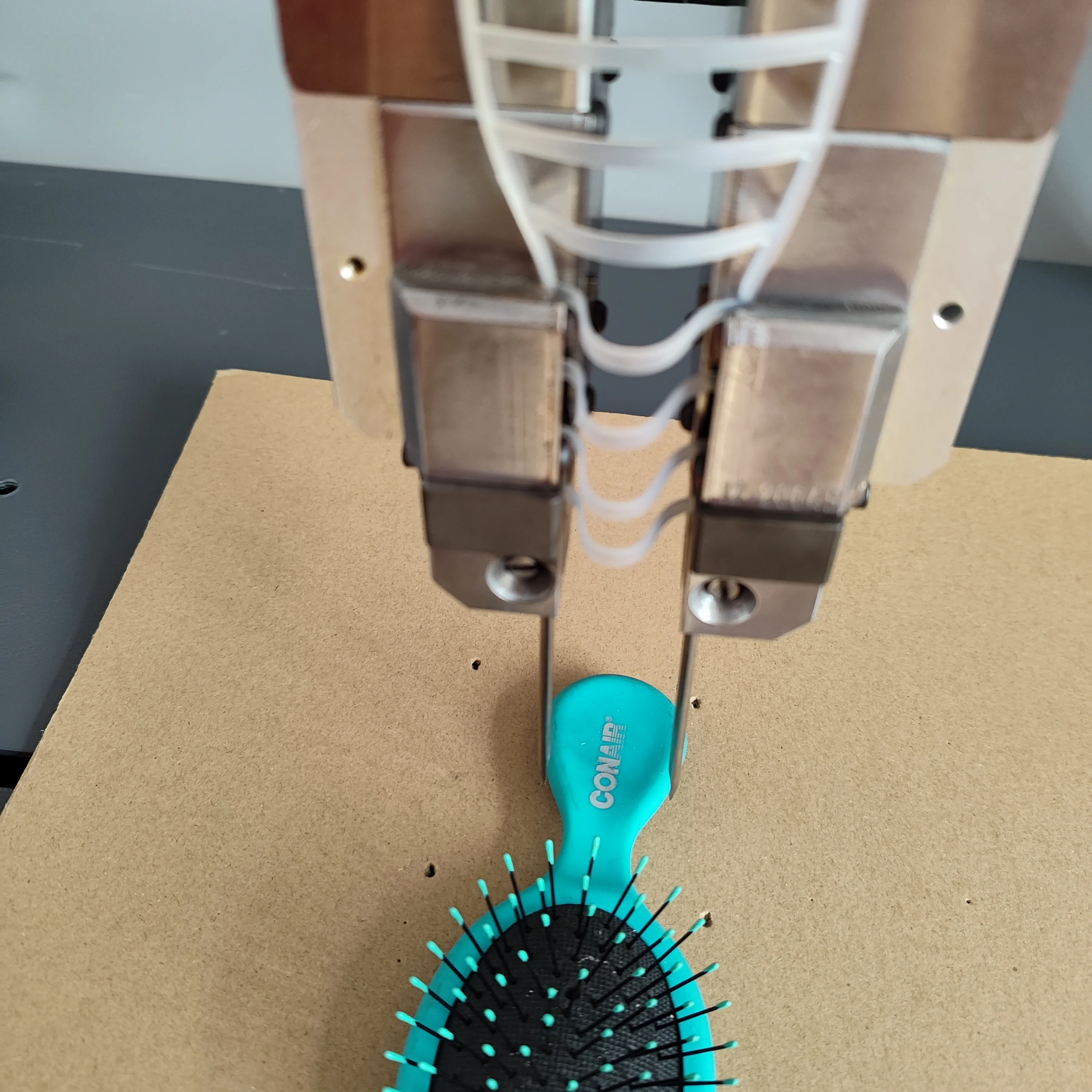 Alibaba.com: Plastic Tag Pin Elastic Staple Fastener Machine for Toys ...