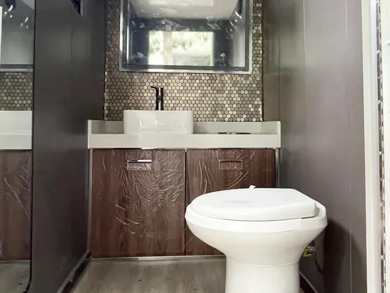 Mobile Toilet Trailer Luxury - Portable Restroom Solutions