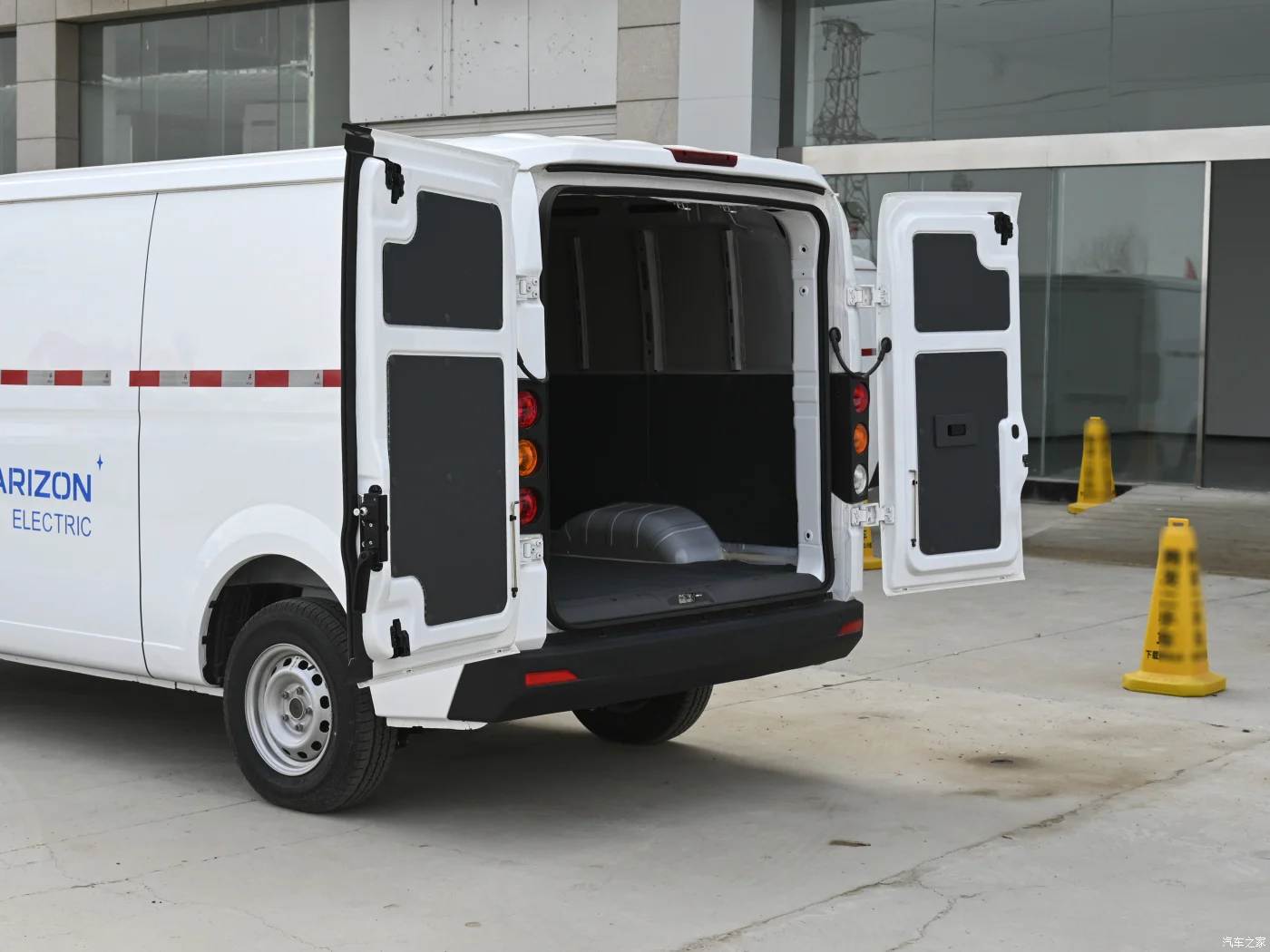 2023 Geely Farizon V5E Electric Cargo Van - 38.7kWh Battery, 260km ...