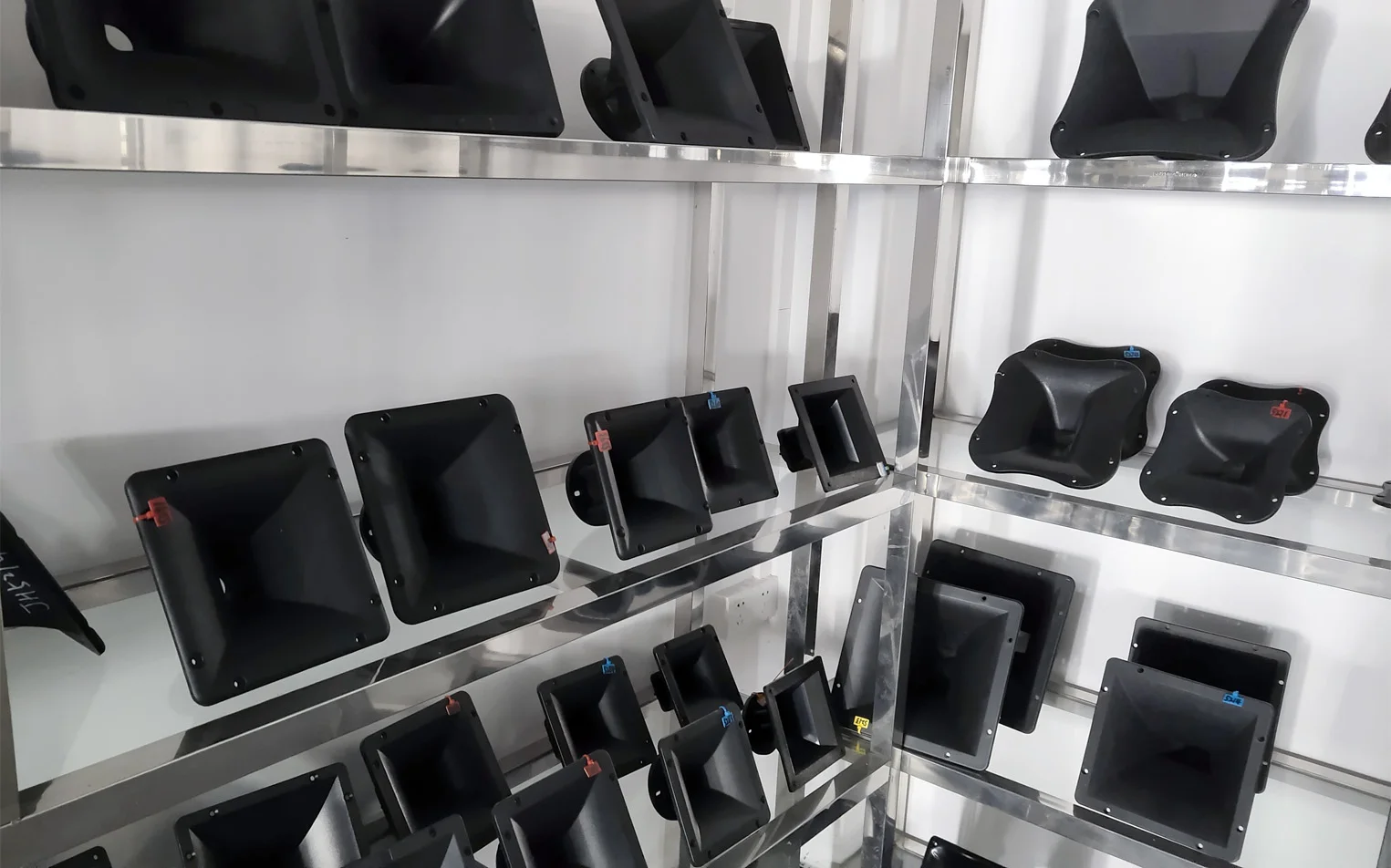 Professional Line Array Speaker Waveguide by POWAVESOUND