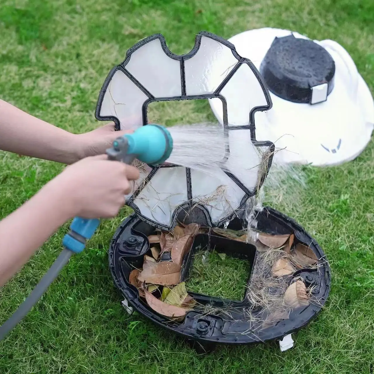 Smart Pool Cleaning - Wireless Swimming Pool Vacuum Cleaner