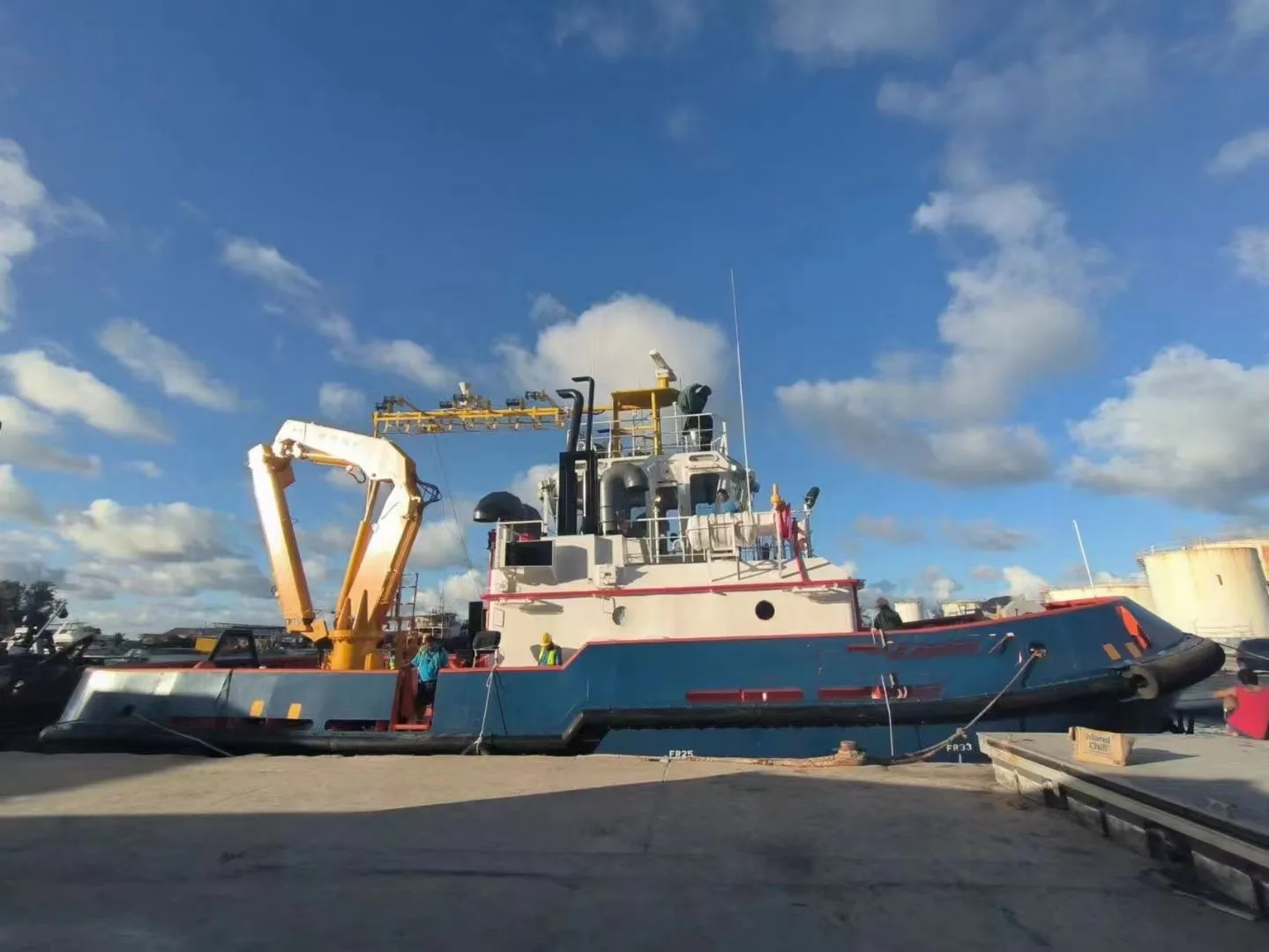 High Quality Dragon Multi Function Ship Steel Tug Boat